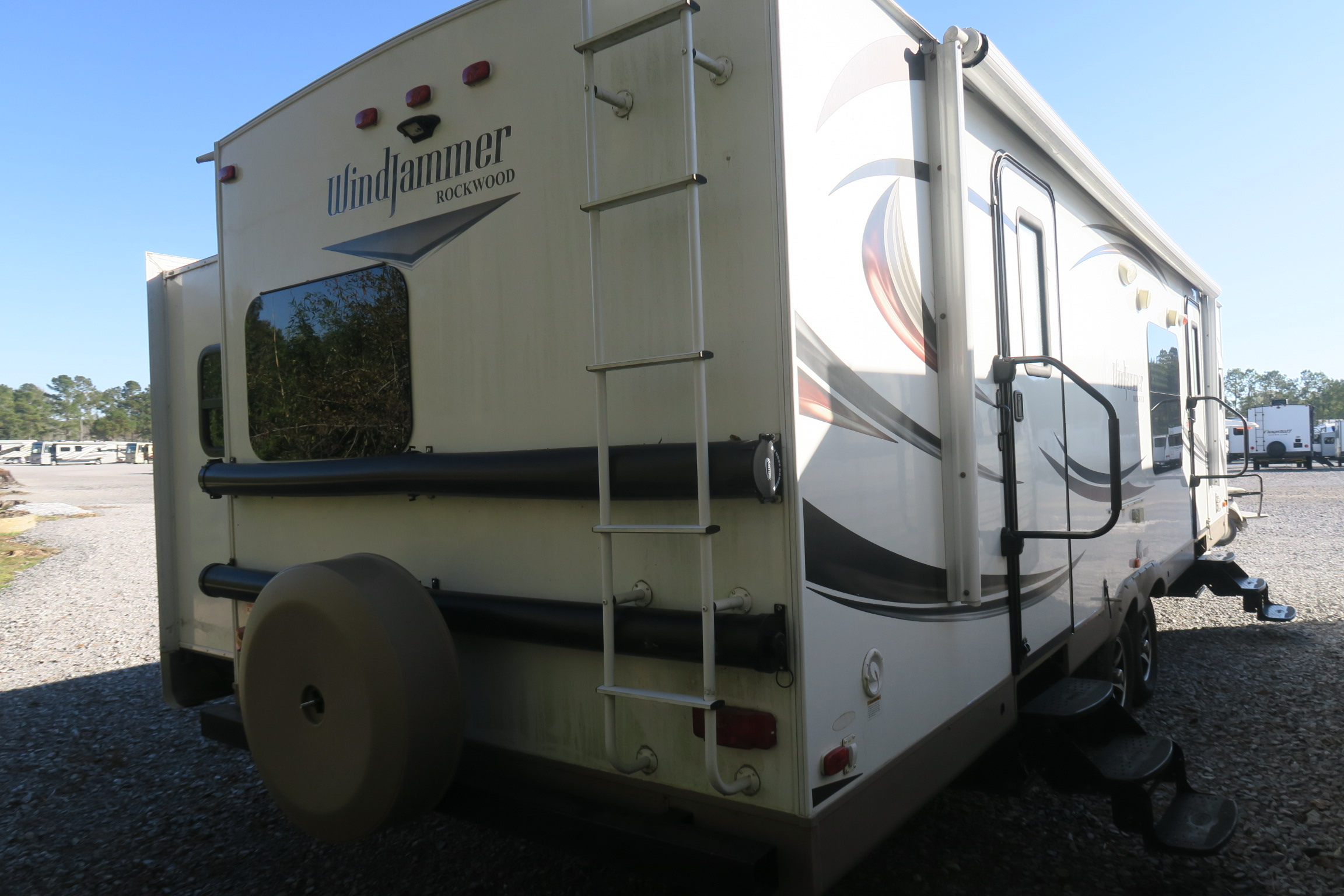 USED 2015 ROCKWOOD WINDJAMMER 3008W - Overview | Berryland Campers