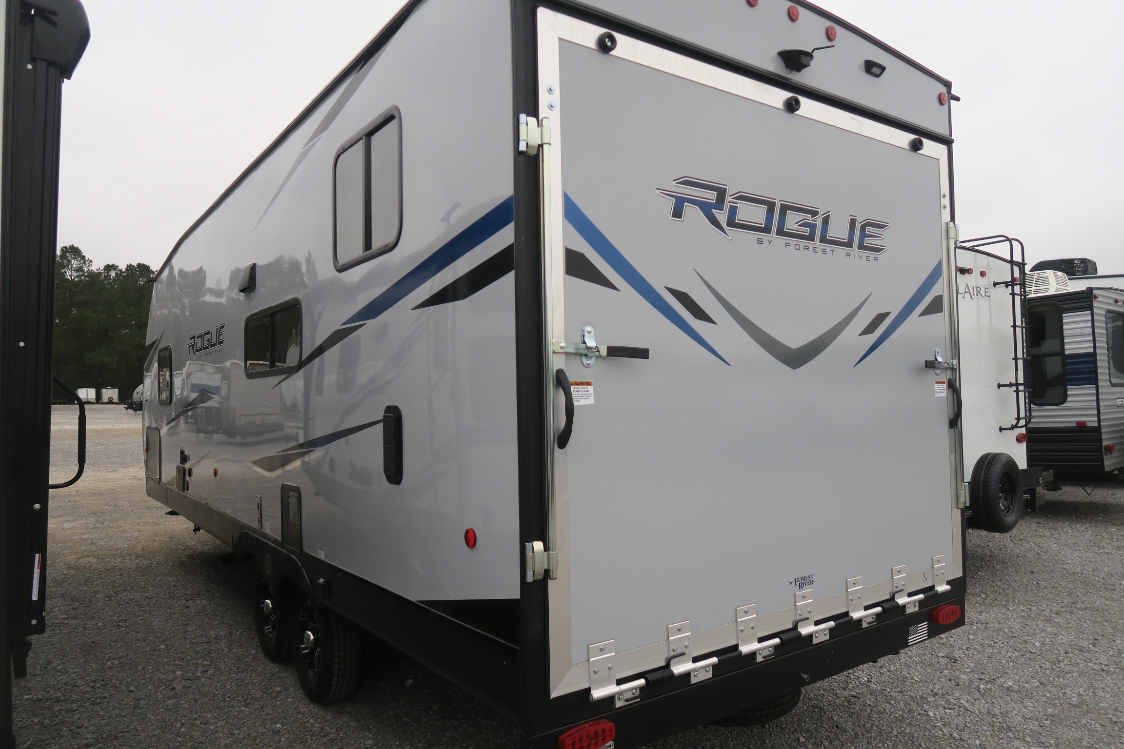 NEW 2021 VENGEANCE ROGUE 25V - Overview | Berryland Campers