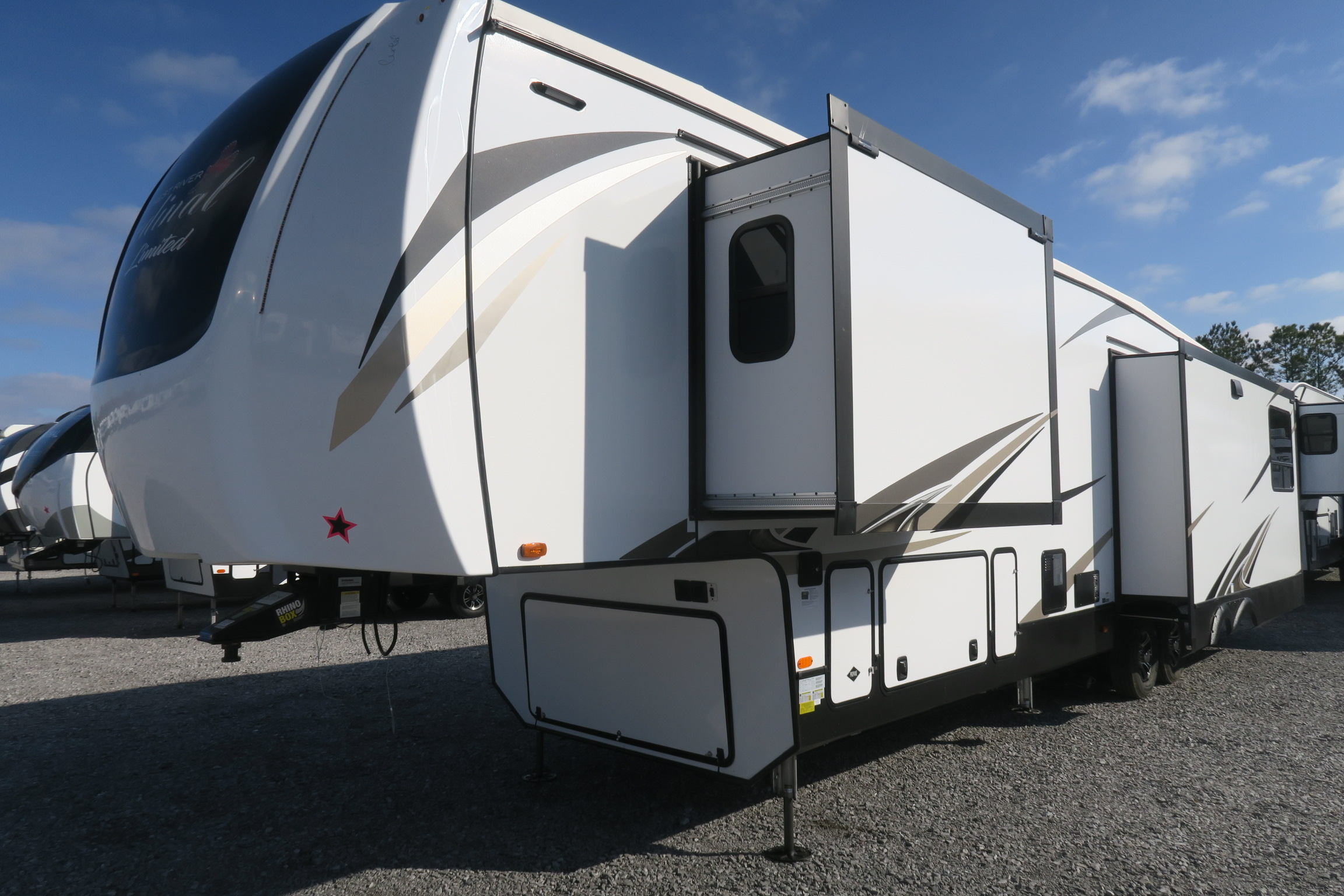 NEW 2021 CARDINAL LIMITED 366DVLE - Overview | Berryland Campers