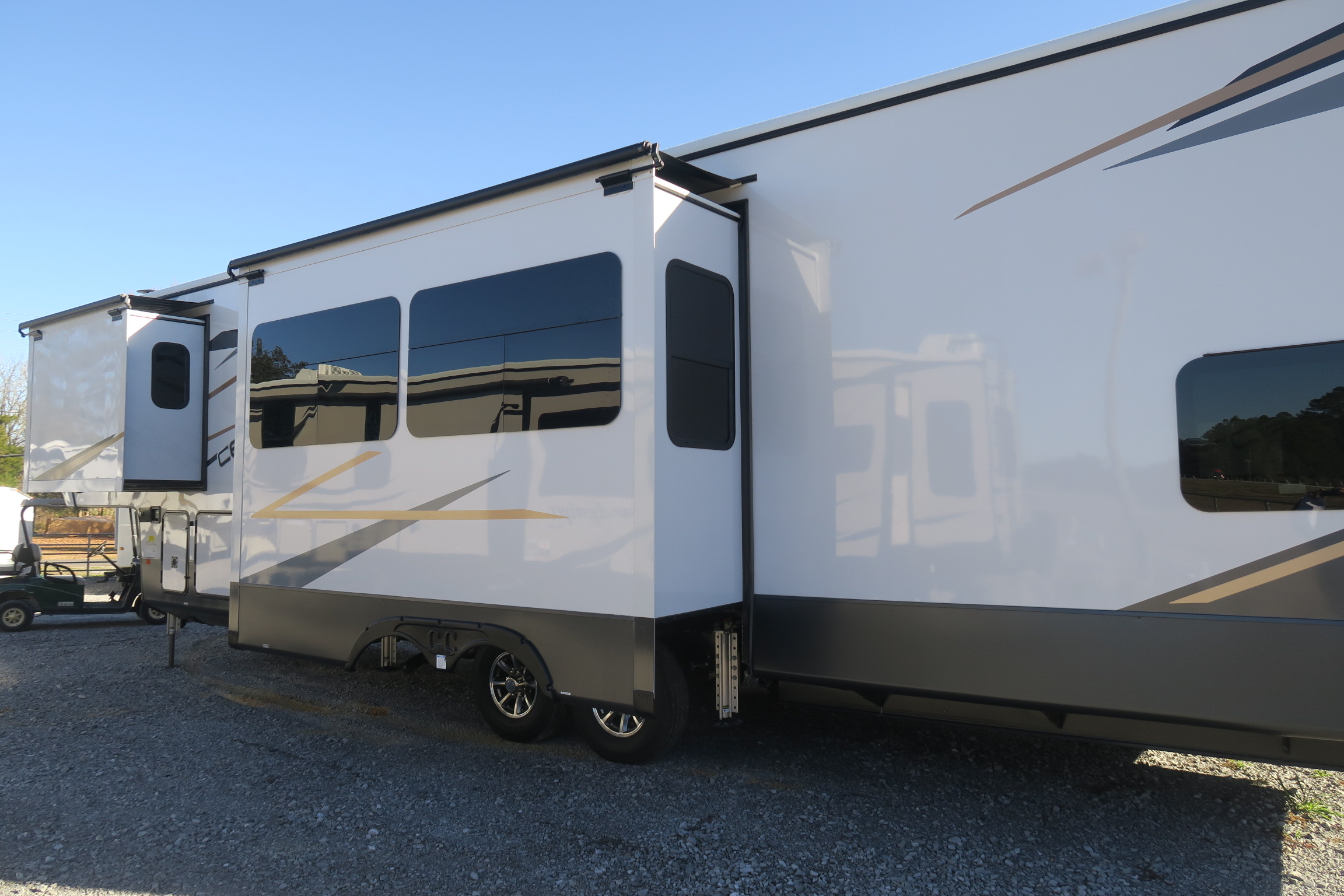 New 2021 Cedar Creek 355lf Overview Berryland Campers