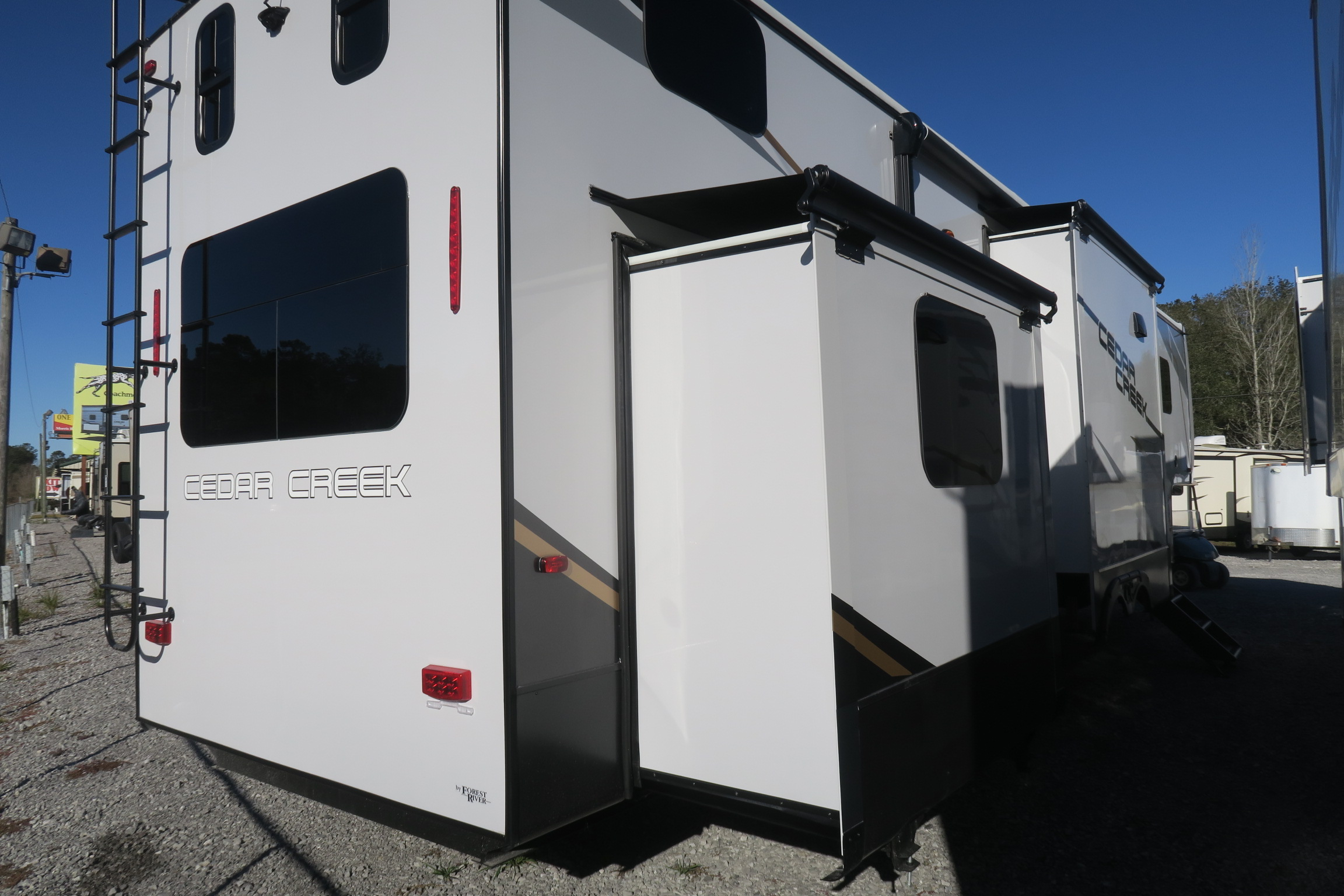 New 2021 Cedar Creek 355lf Overview Berryland Campers