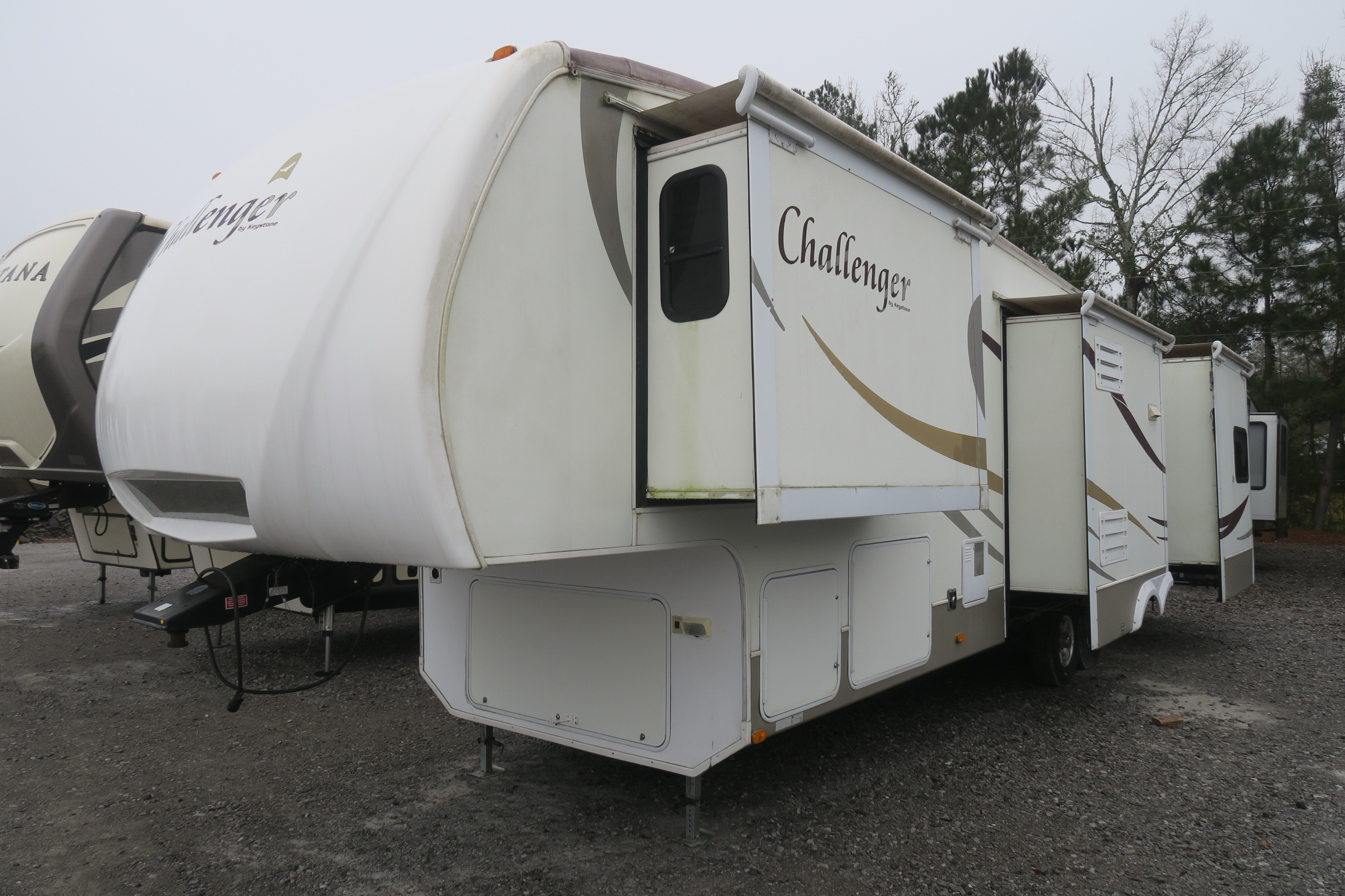 USED 2009 CHALLENGER 35CKQ - Overview | Berryland Campers
