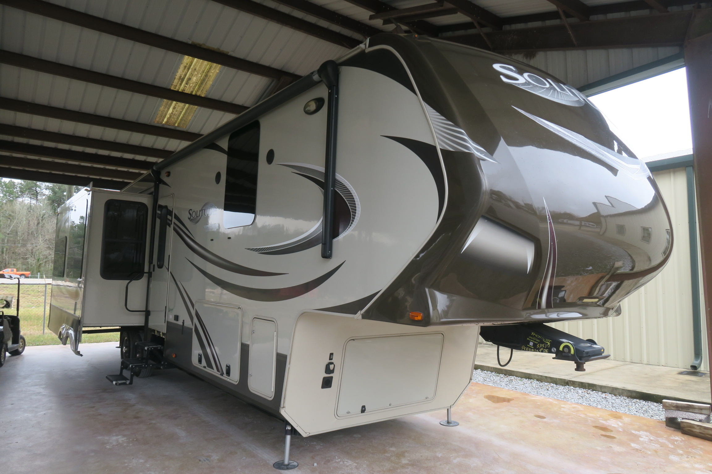 USED 2015 SOLITUDE 369RL - Overview | Berryland Campers