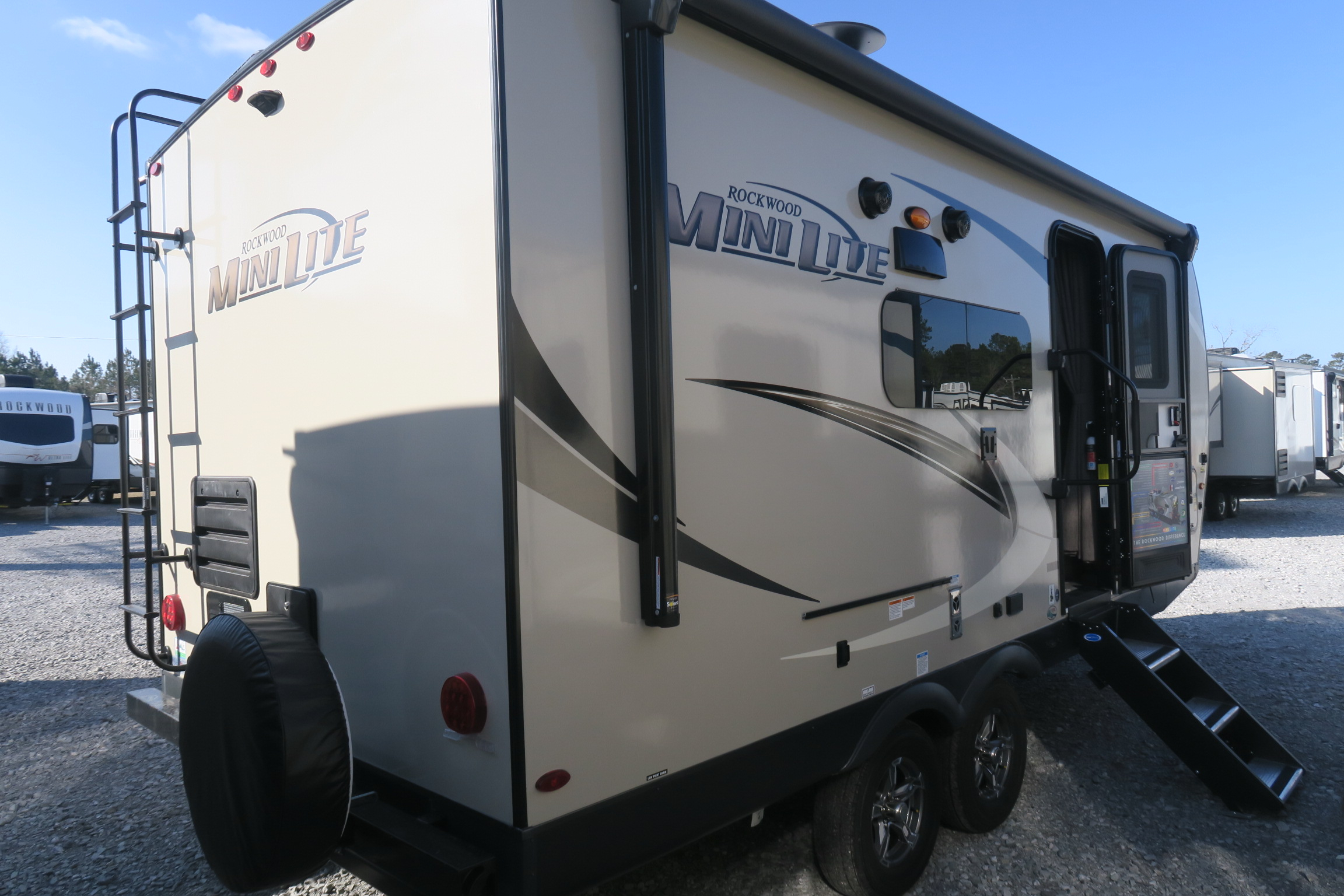 NEW 2021 ROCKWOOD MINI LITE 2104S - Overview | Berryland Campers