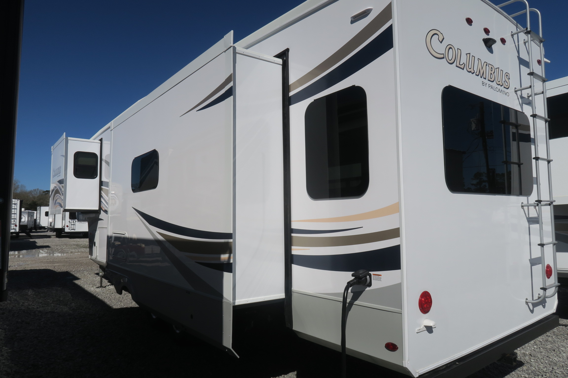 NEW 2021 COLUMBUS 1492 329DV - Overview | Berryland Campers