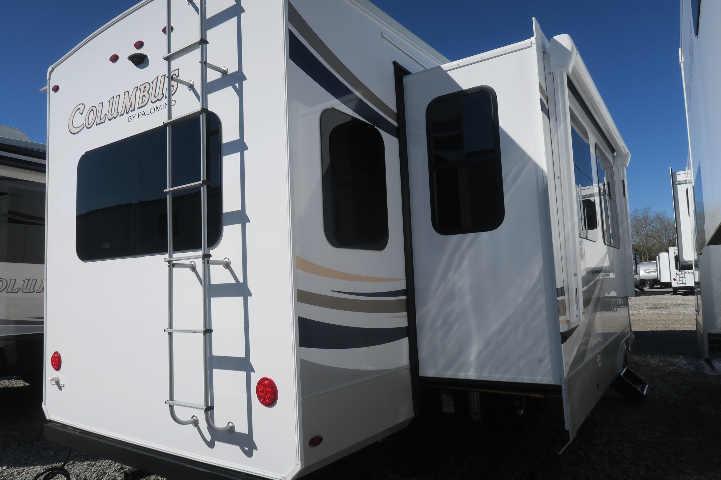 NEW 2021 COLUMBUS 1492 329DV - Overview | Berryland Campers