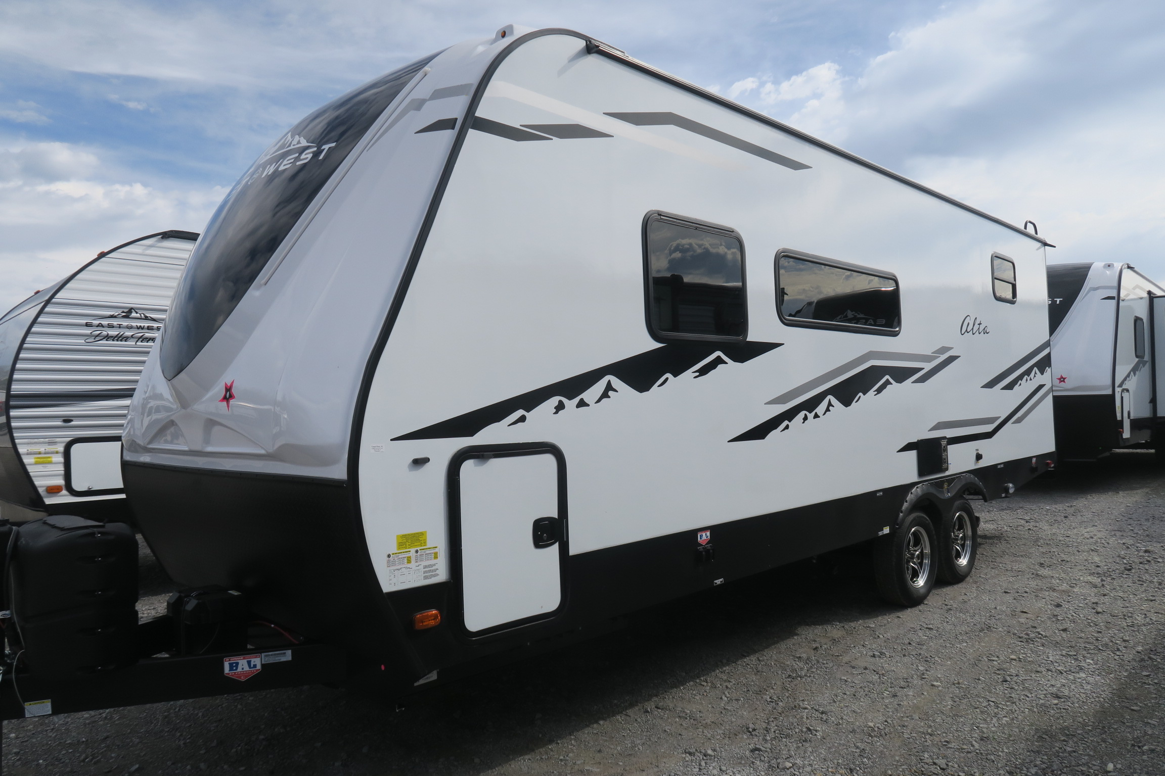 NEW 2021 ALTA 2100MBH - Overview | Berryland Campers
