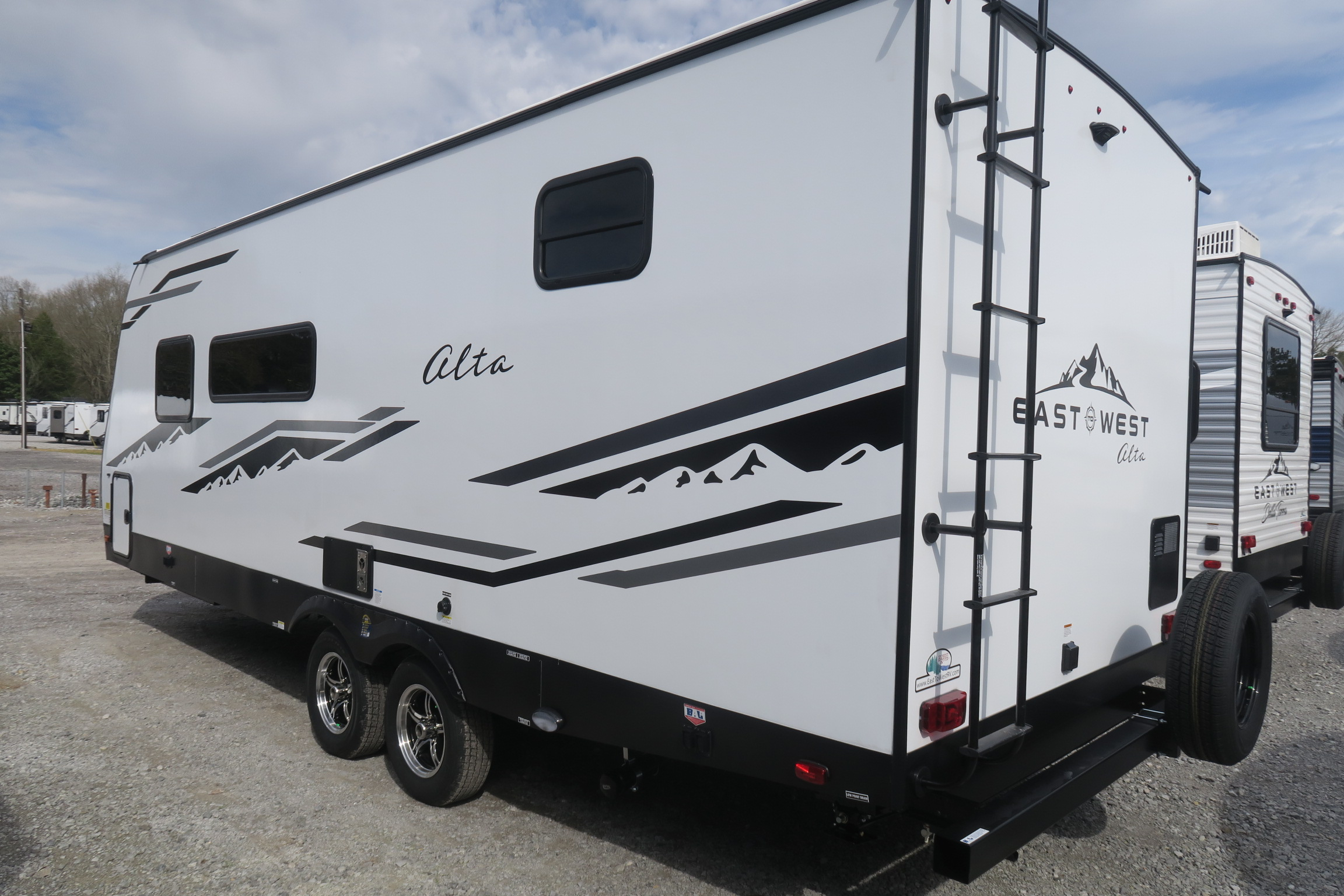NEW 2021 ALTA 2100MBH - Overview | Berryland Campers