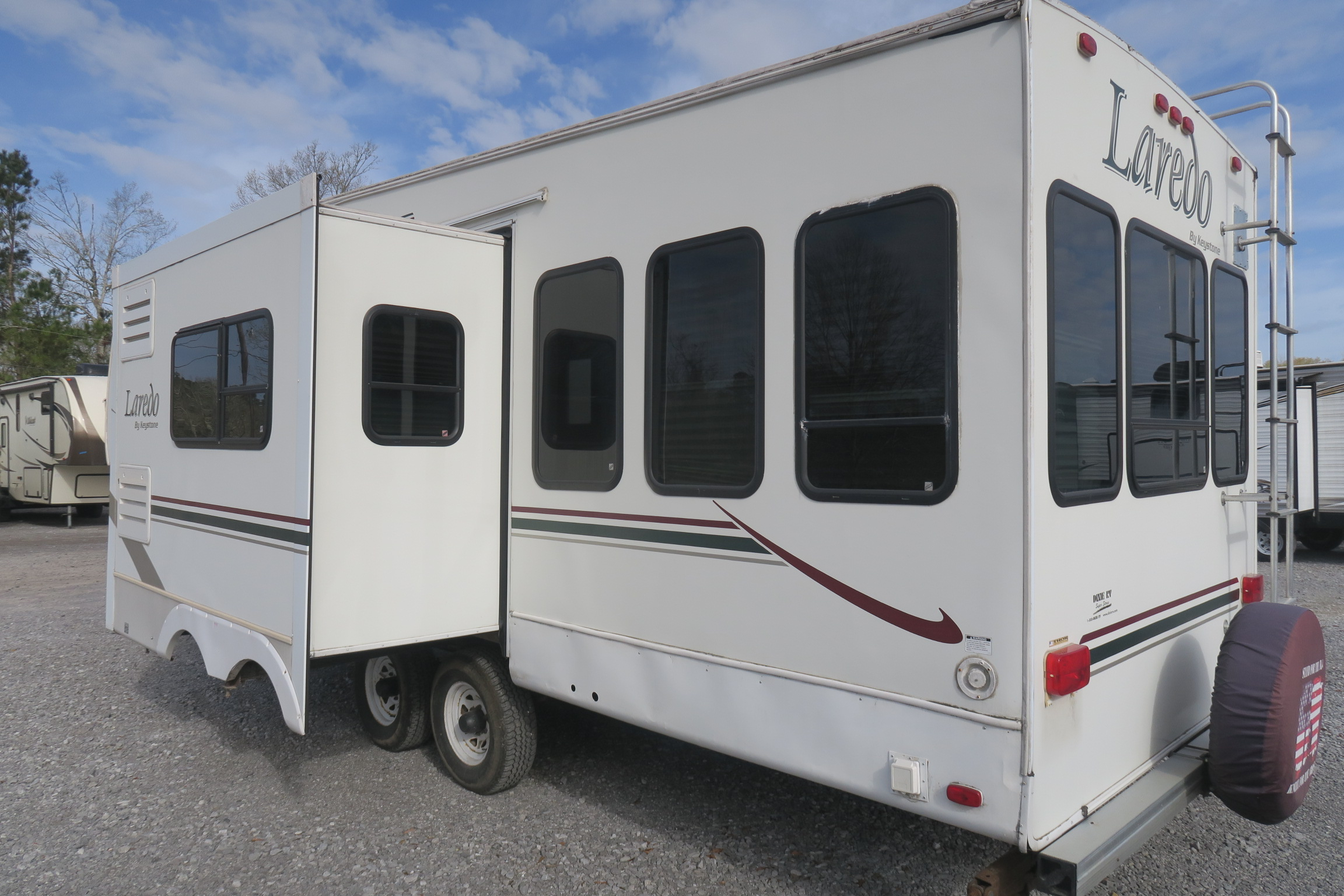 USED 2005 LAREDO 29RL - Overview | Berryland Campers