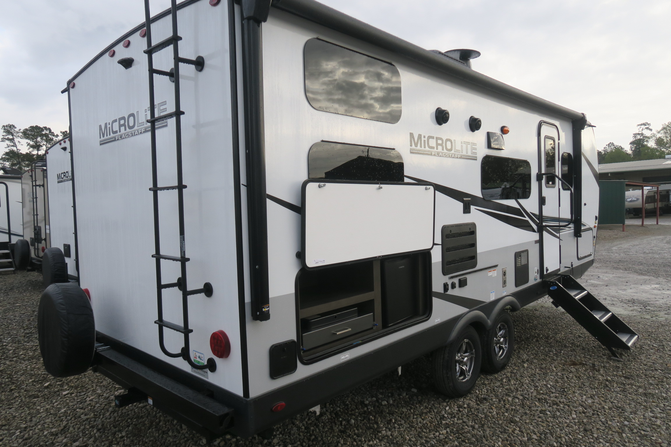 NEW 2021 FLAGSTAFF MICRO LITE 25BRDS - Overview | Berryland Campers