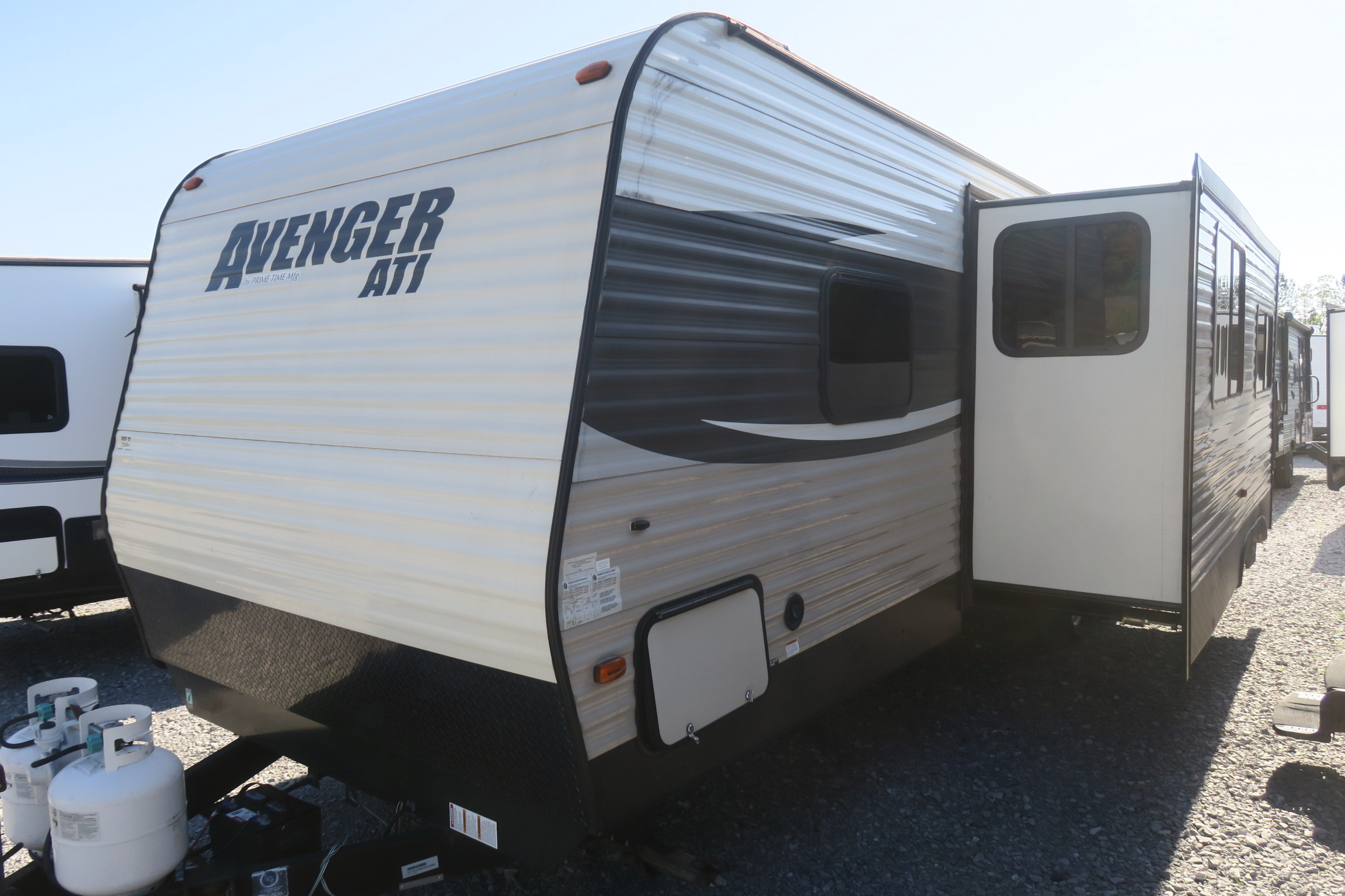 USED 2017 AVENGER 27DBS - Overview | Berryland Campers