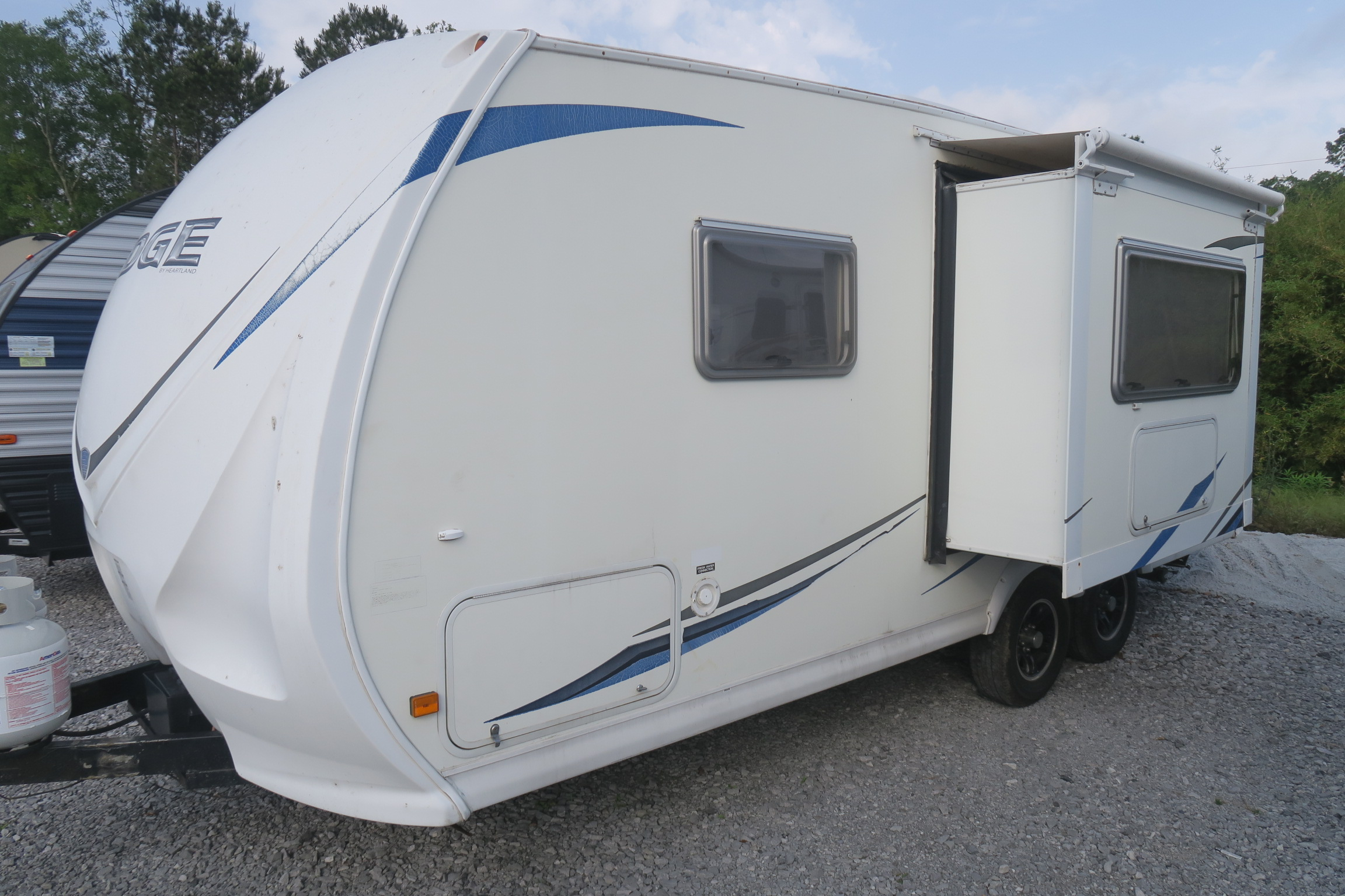USED 2010 EDGE 21M - Overview | Berryland Campers