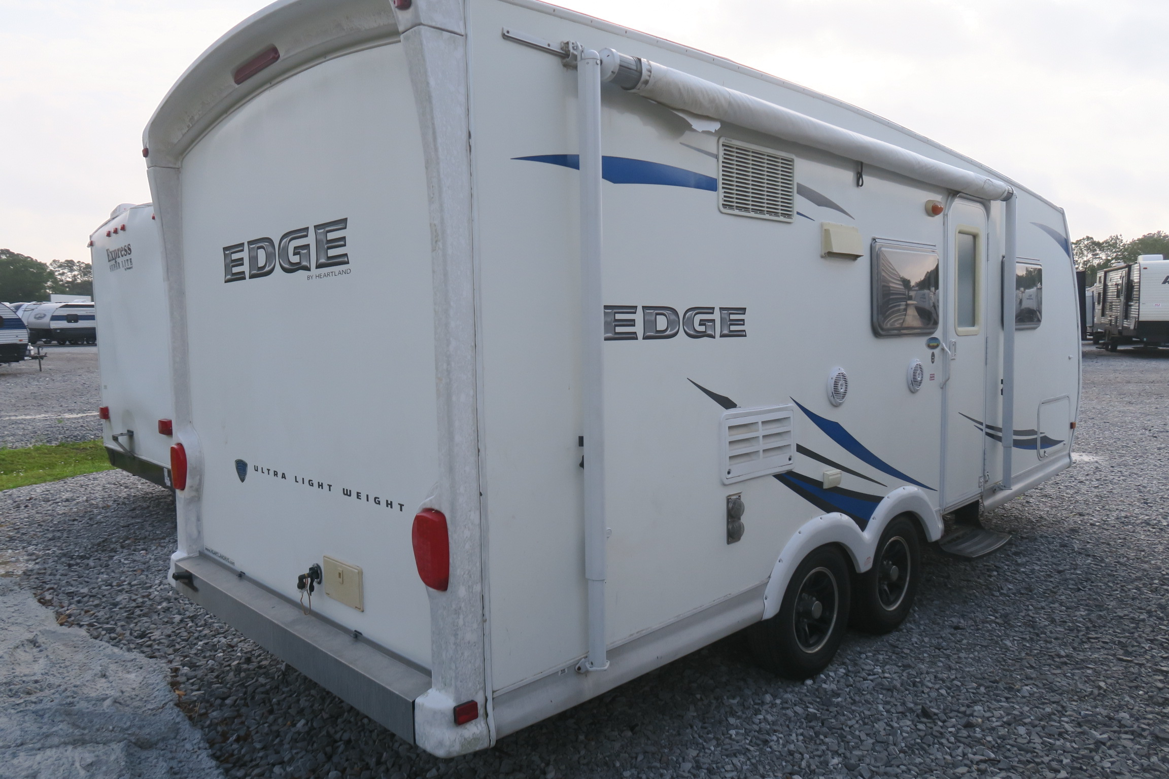 USED 2010 EDGE 21M - Overview | Berryland Campers