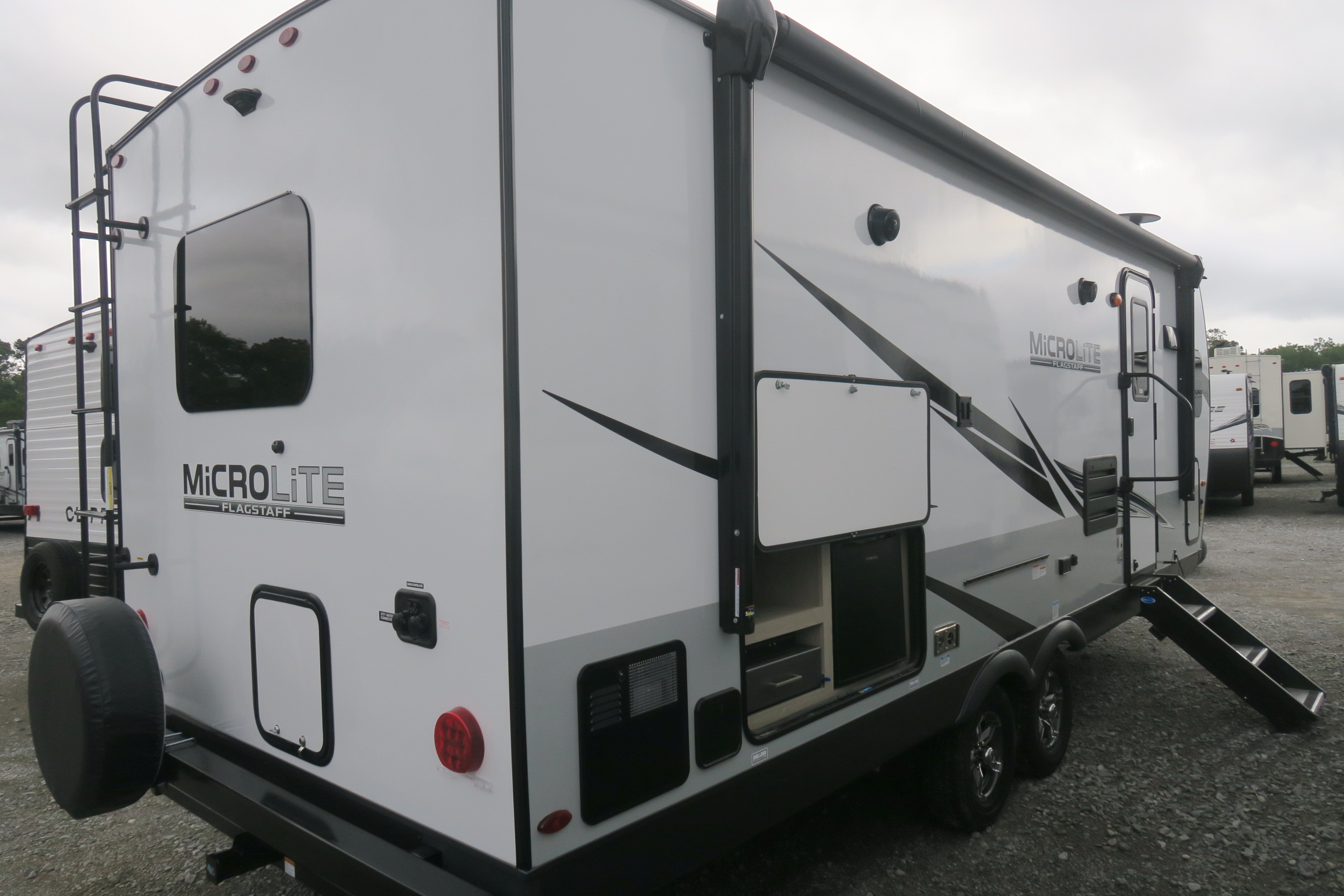 NEW 2021 FLAGSTAFF MICRO LITE 25FKS - Overview | Berryland Campers