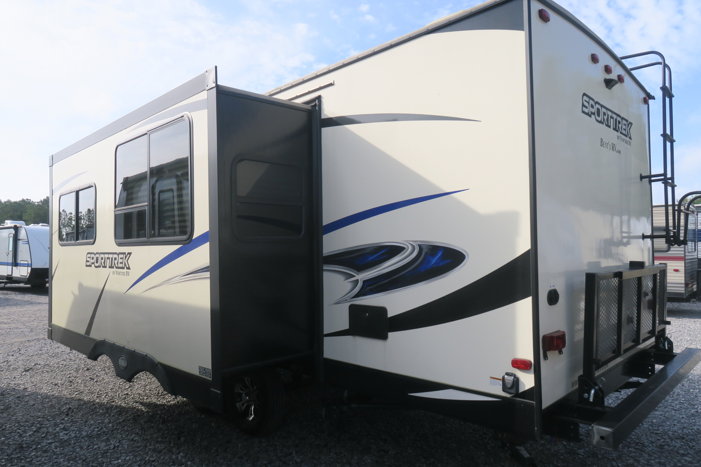 USED 2019 SPORTTREK 271VRB - Overview | Berryland Campers