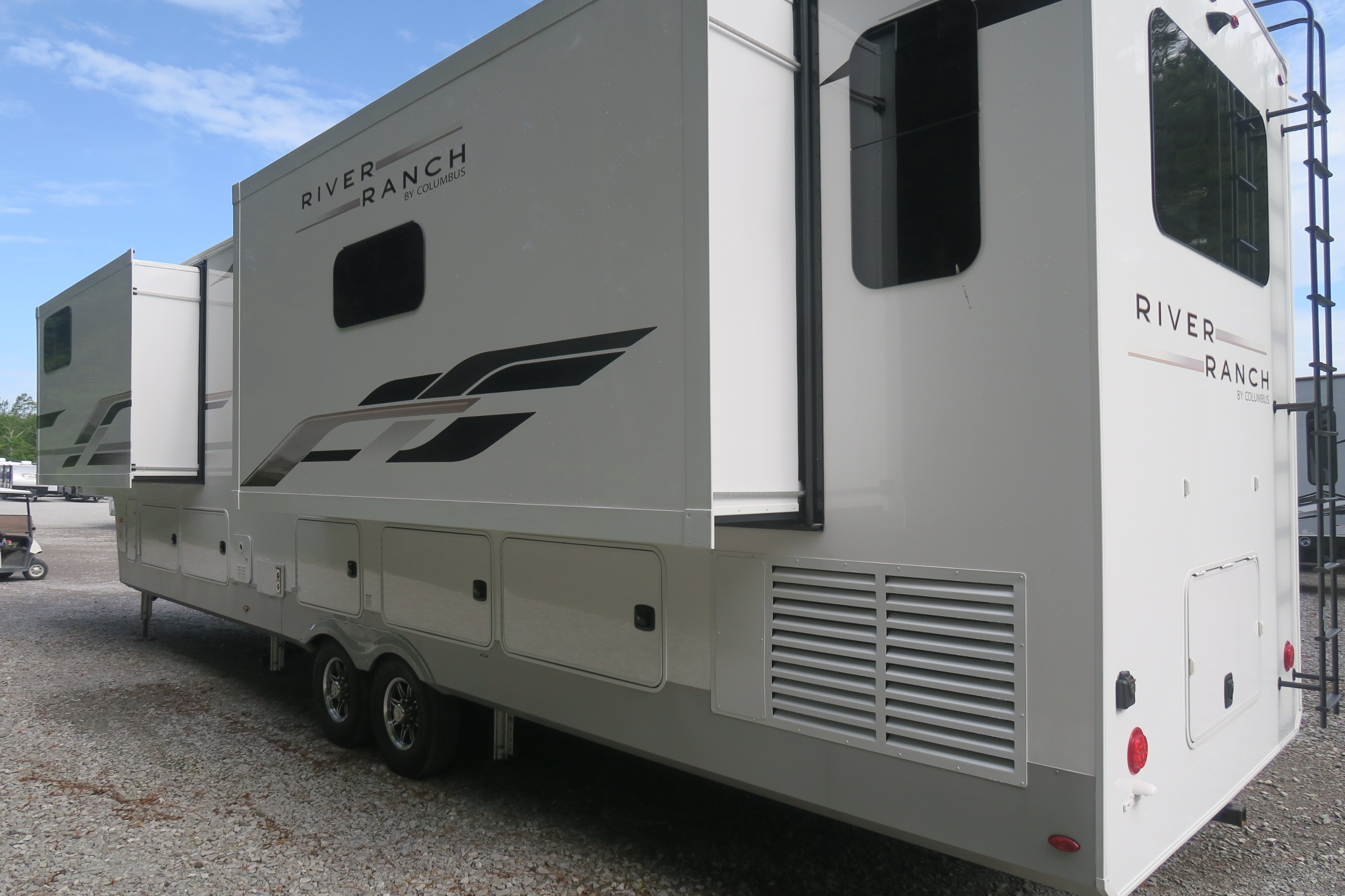 NEW 2021 COLUMBUS RIVER RANCH 390RL - Overview | Berryland Campers