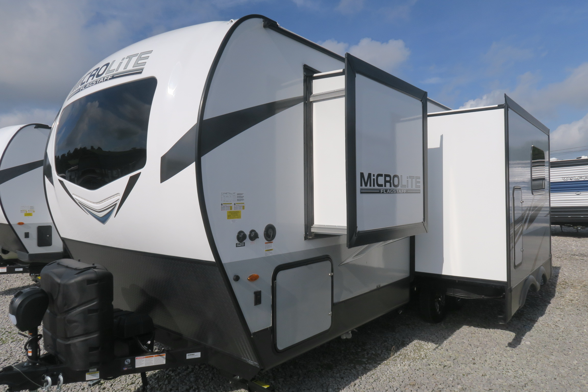 NEW 2021 FLAGSTAFF MICRO LITE 25FBLS - Overview | Berryland Campers