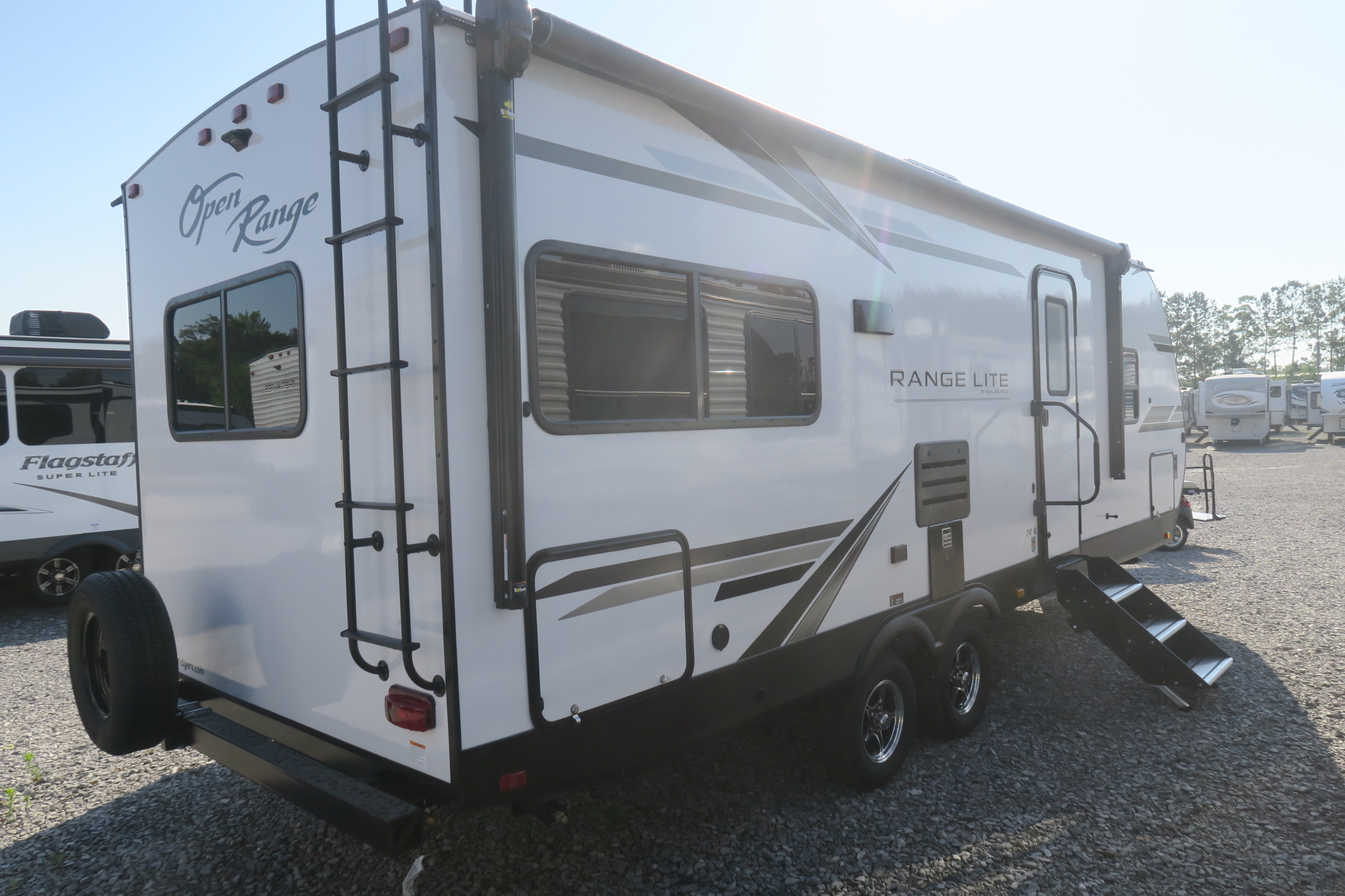 NEW 2021 OPEN RANGE LITE 242RL - Overview | Berryland Campers