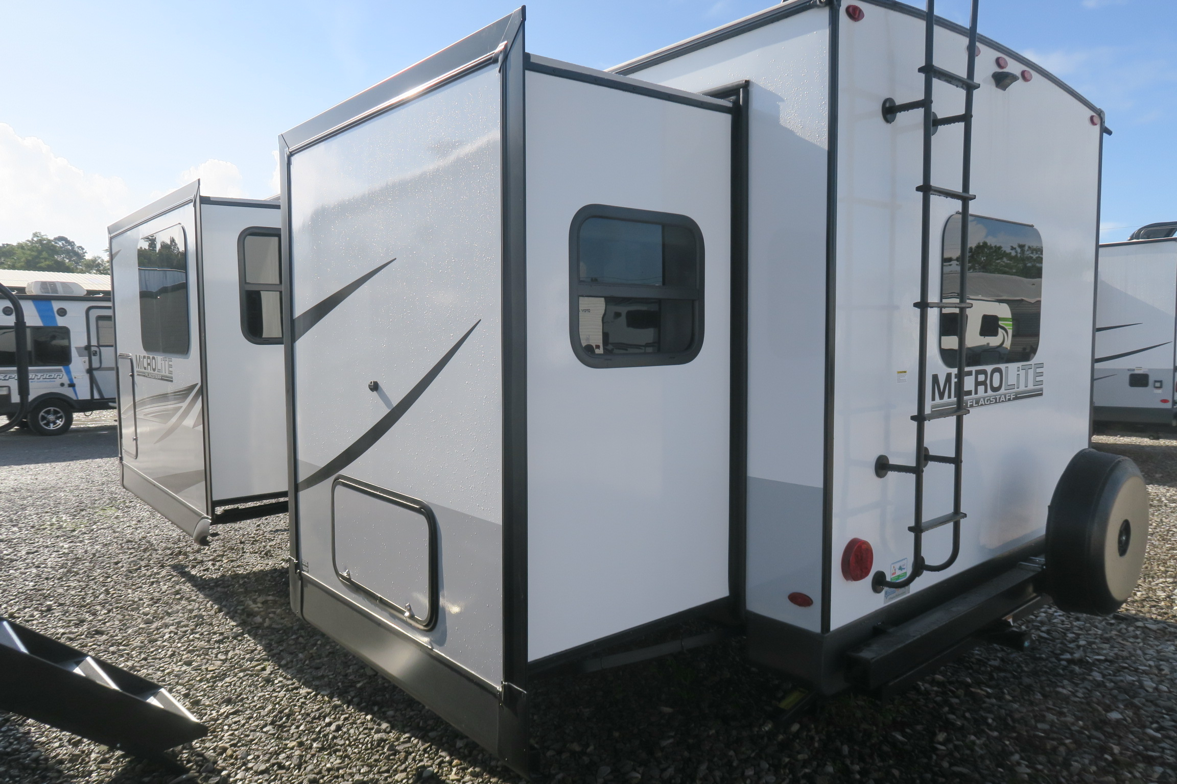 NEW 2021 FLAGSTAFF MICRO LITE 25FKBS - Overview | Berryland Campers