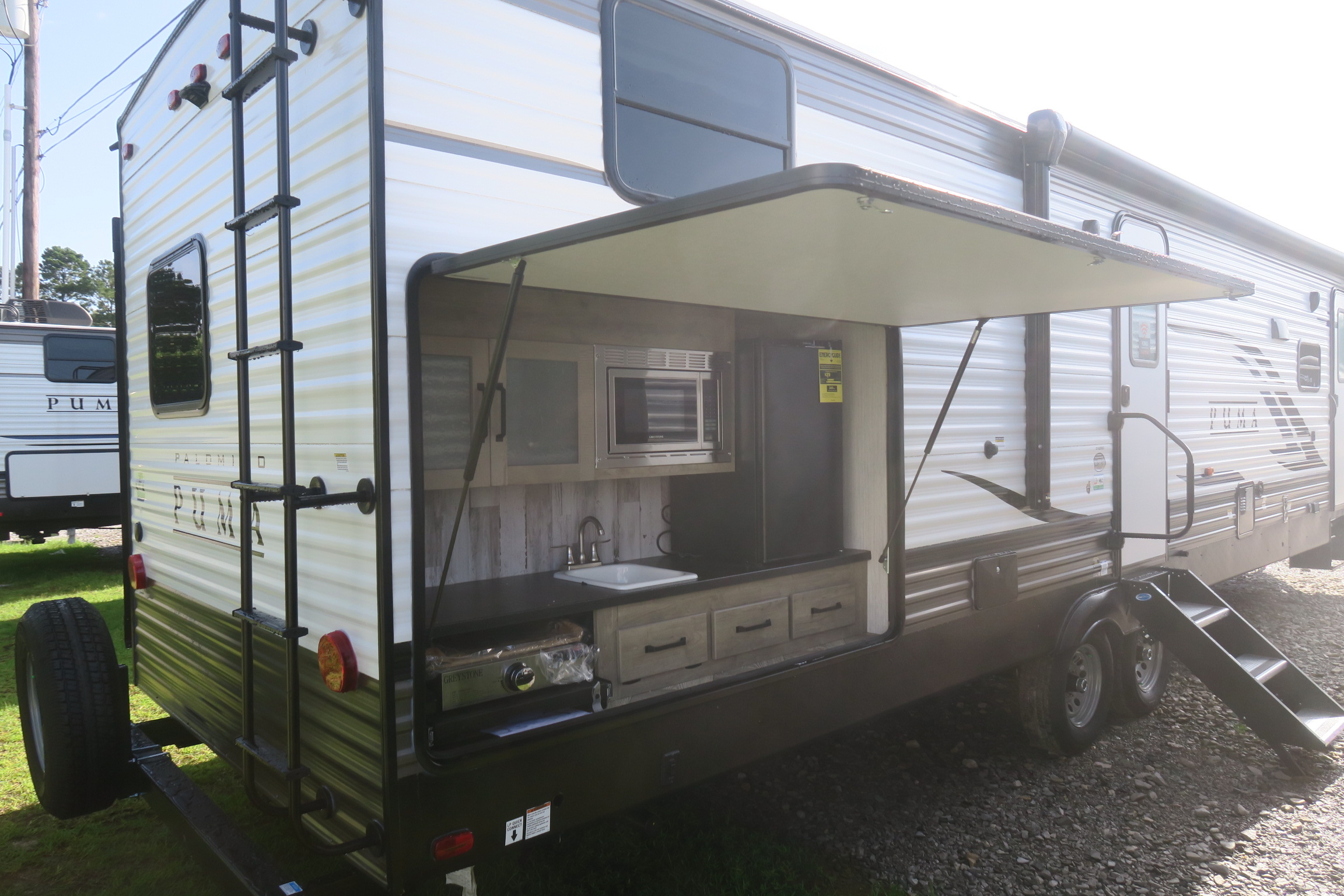 NEW 2021 PUMA 31QBBH - Overview | Berryland Campers