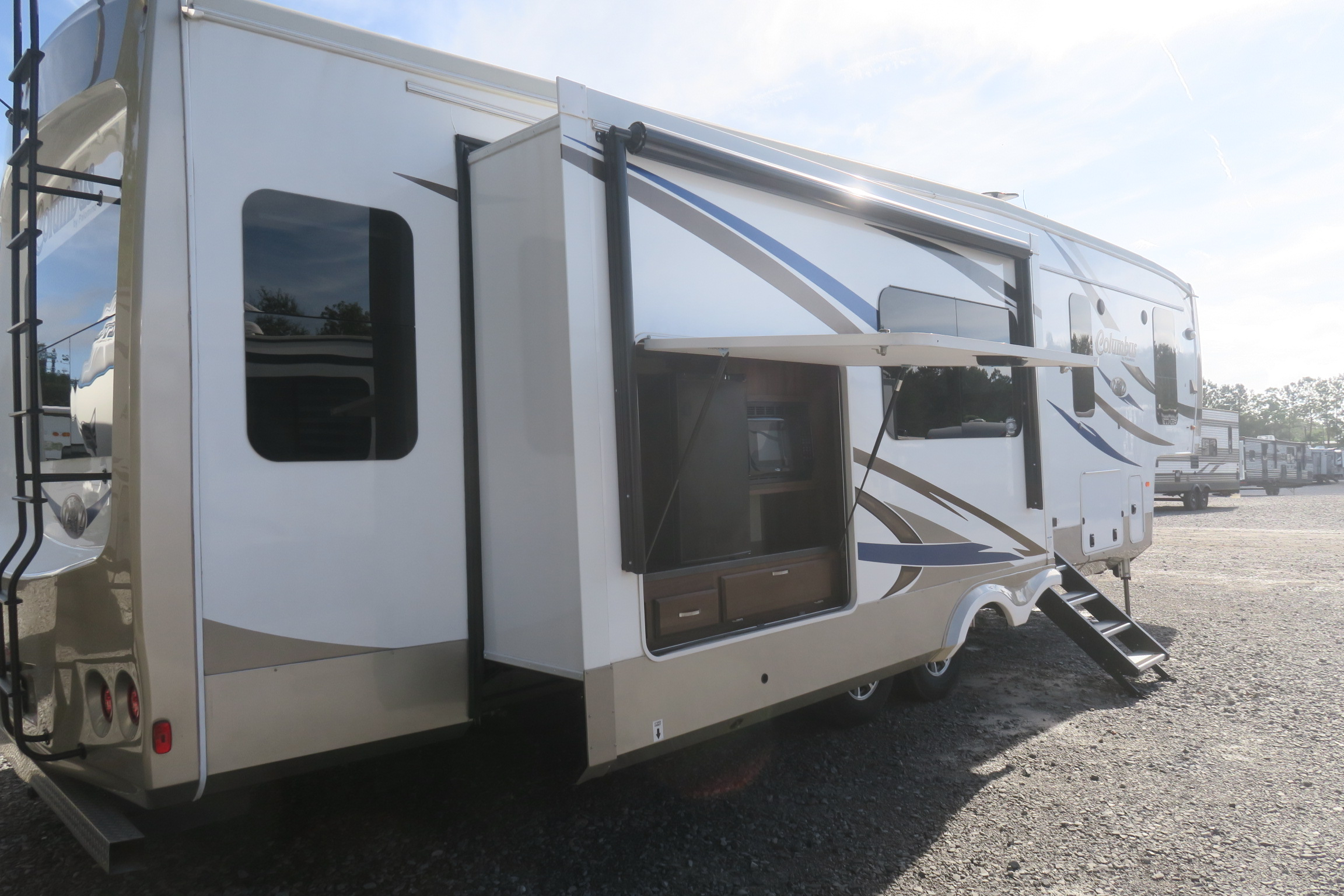 USED 2019 COLUMBUS 1492 366RL - Overview | Berryland Campers