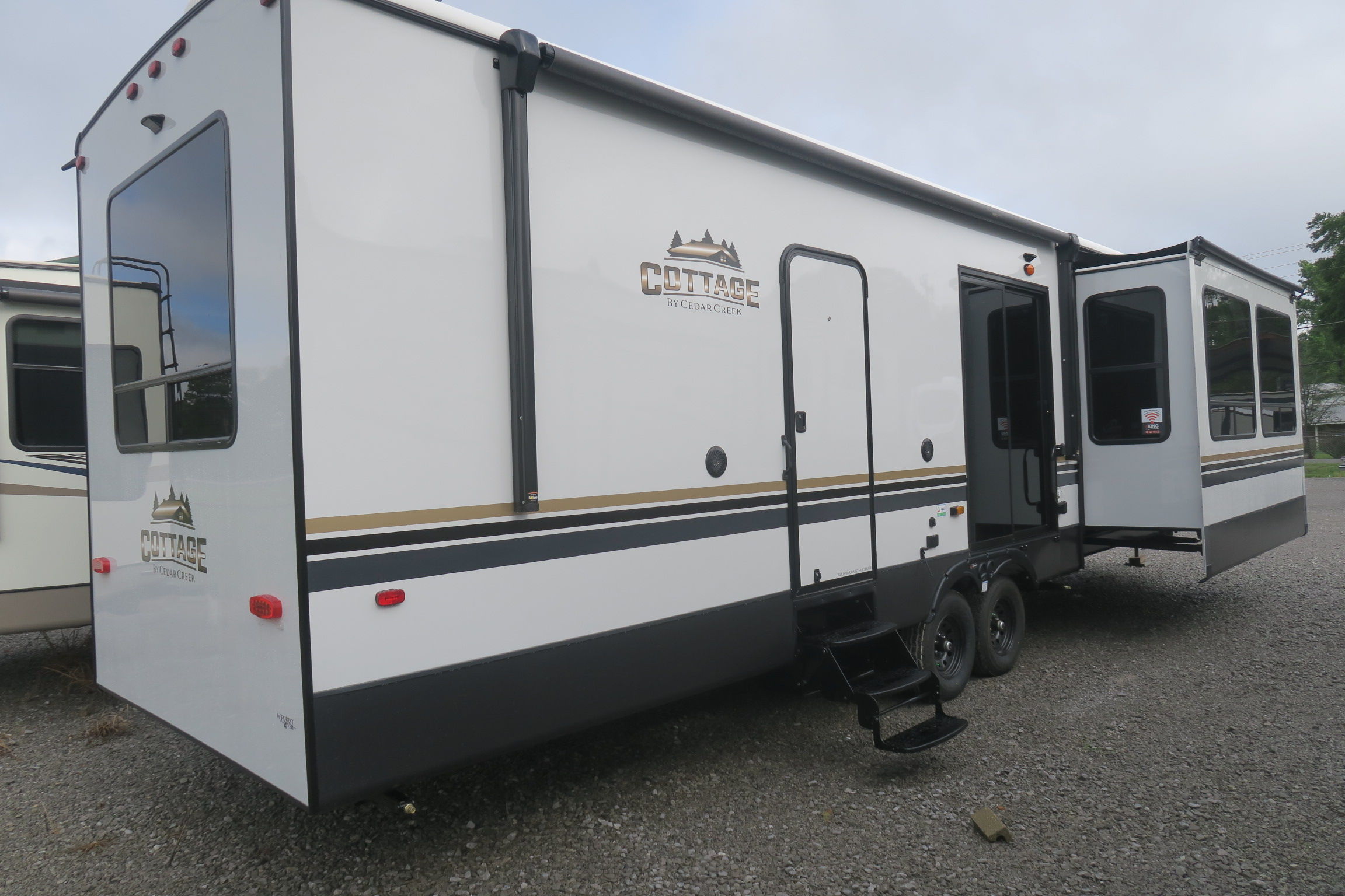 NEW 2021 CEDAR CREEK COTTAGE 40CFK2 - Overview | Berryland Campers