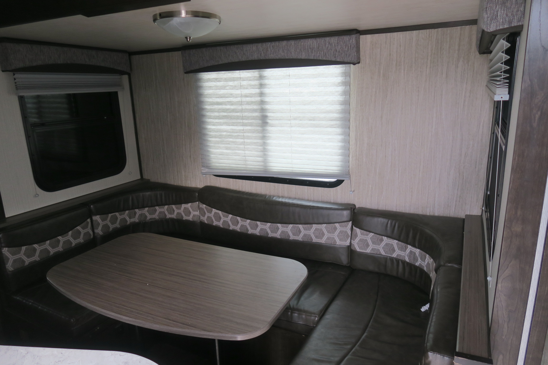 USED 2019 SHADOW CRUISER 240BHS - Overview | Berryland Campers