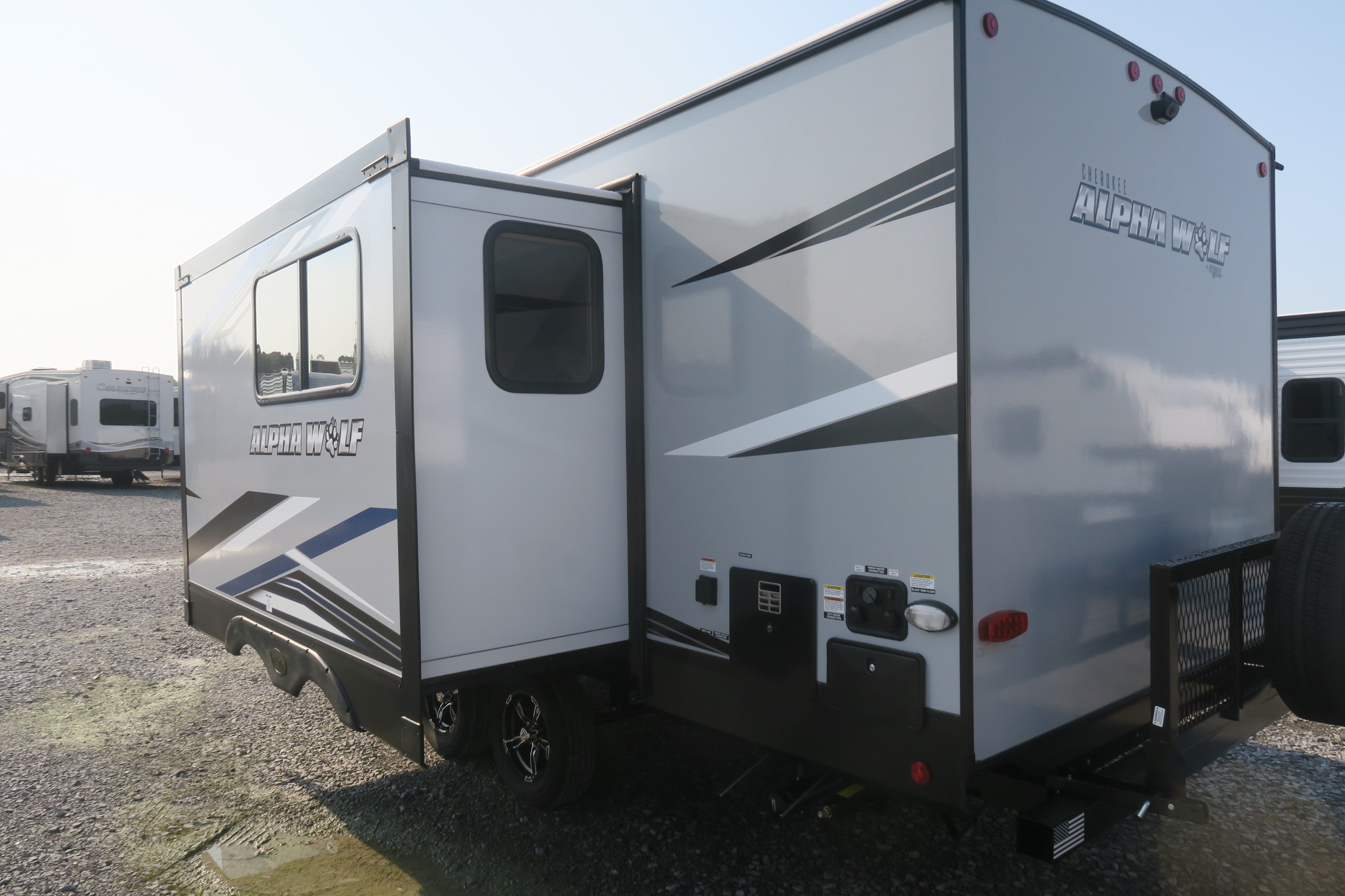NEW 2022 CHEROKEE ALPHA WOLF 22SW - Overview | Berryland Campers