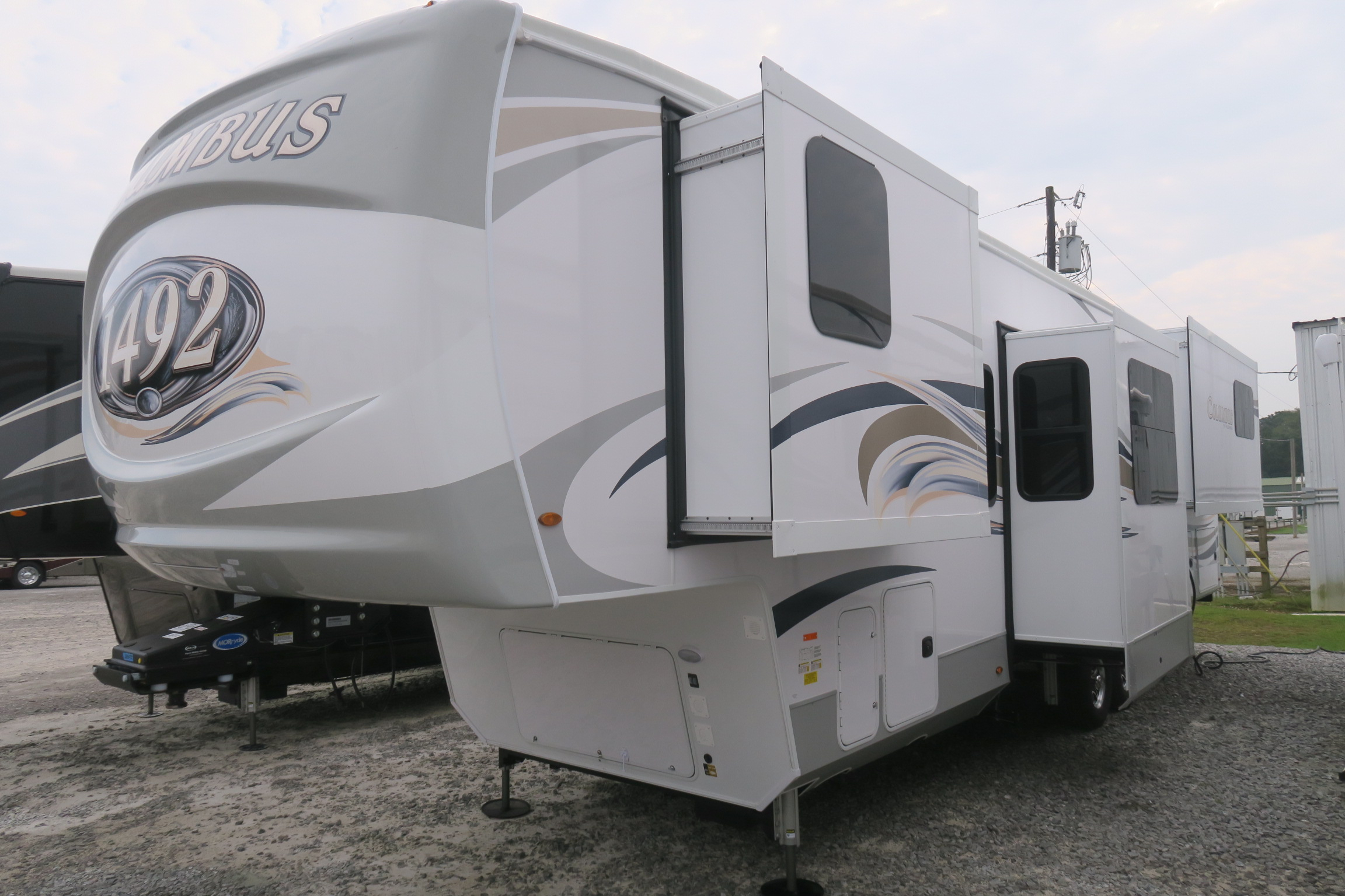 NEW 2021 COLUMBUS 1492 388FK - Overview | Berryland Campers