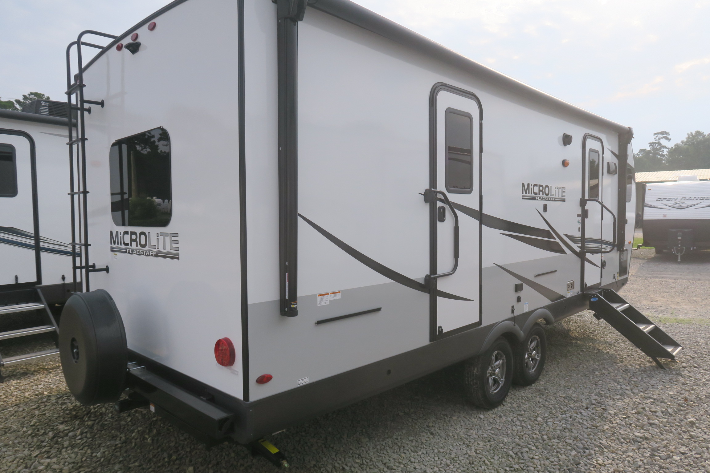 NEW 2022 FLAGSTAFF MICRO LITE 25FKBS - Overview | Berryland Campers