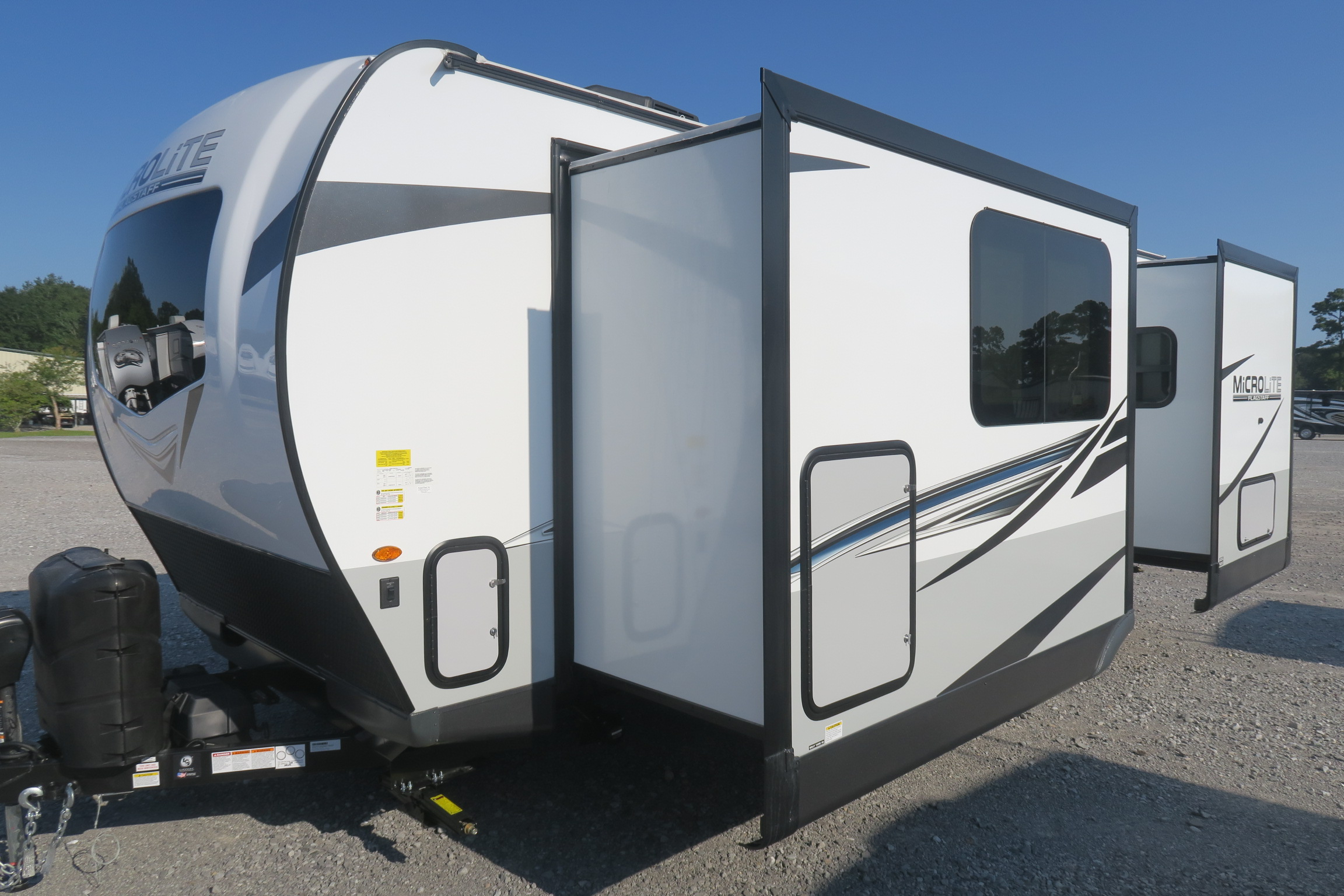 NEW 2022 FLAGSTAFF SUPER LITE 25FKBS - Overview | Berryland Campers