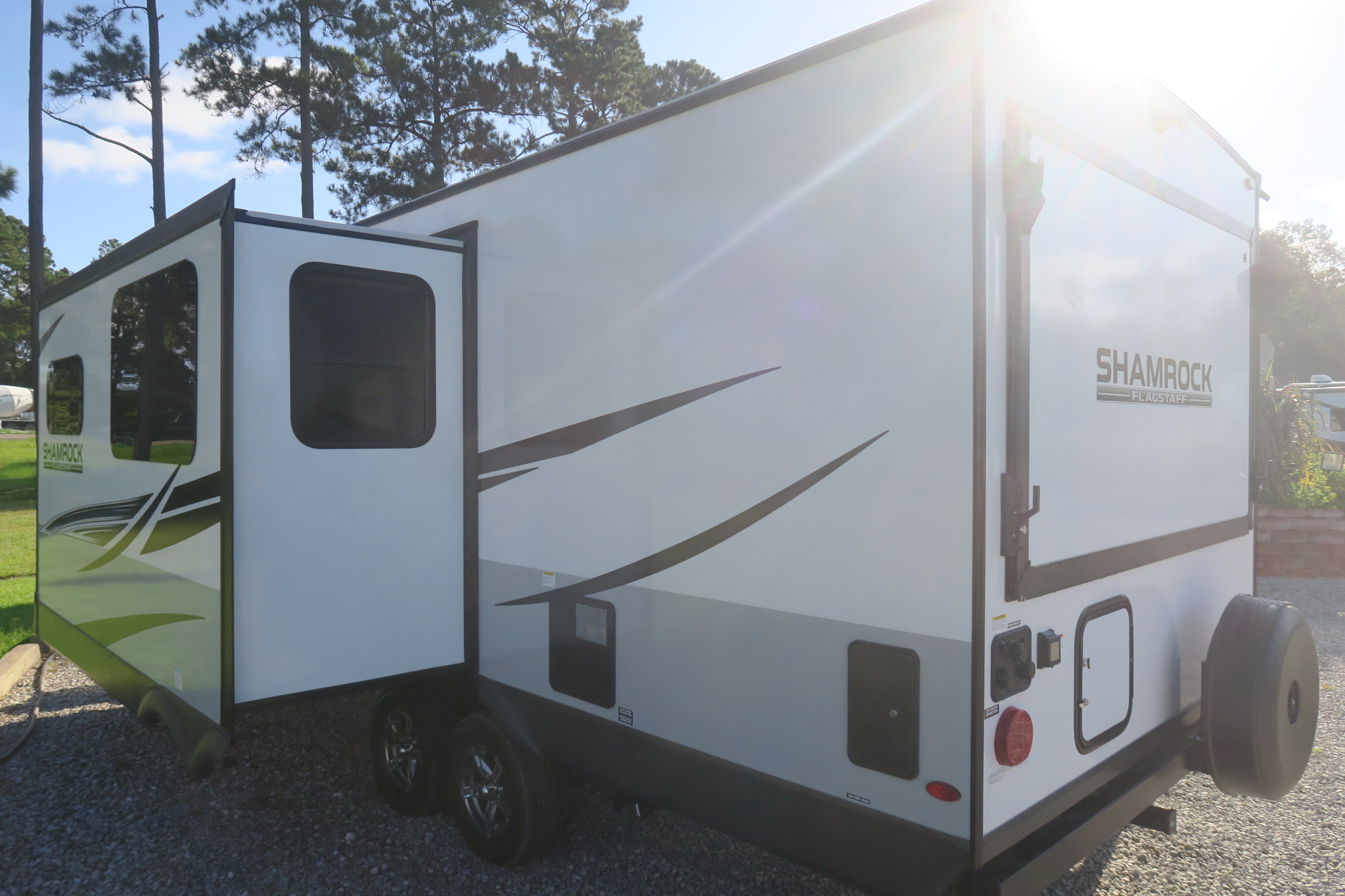 NEW 2022 FLAGSTAFF SHAMROCK 235S - Overview | Berryland Campers