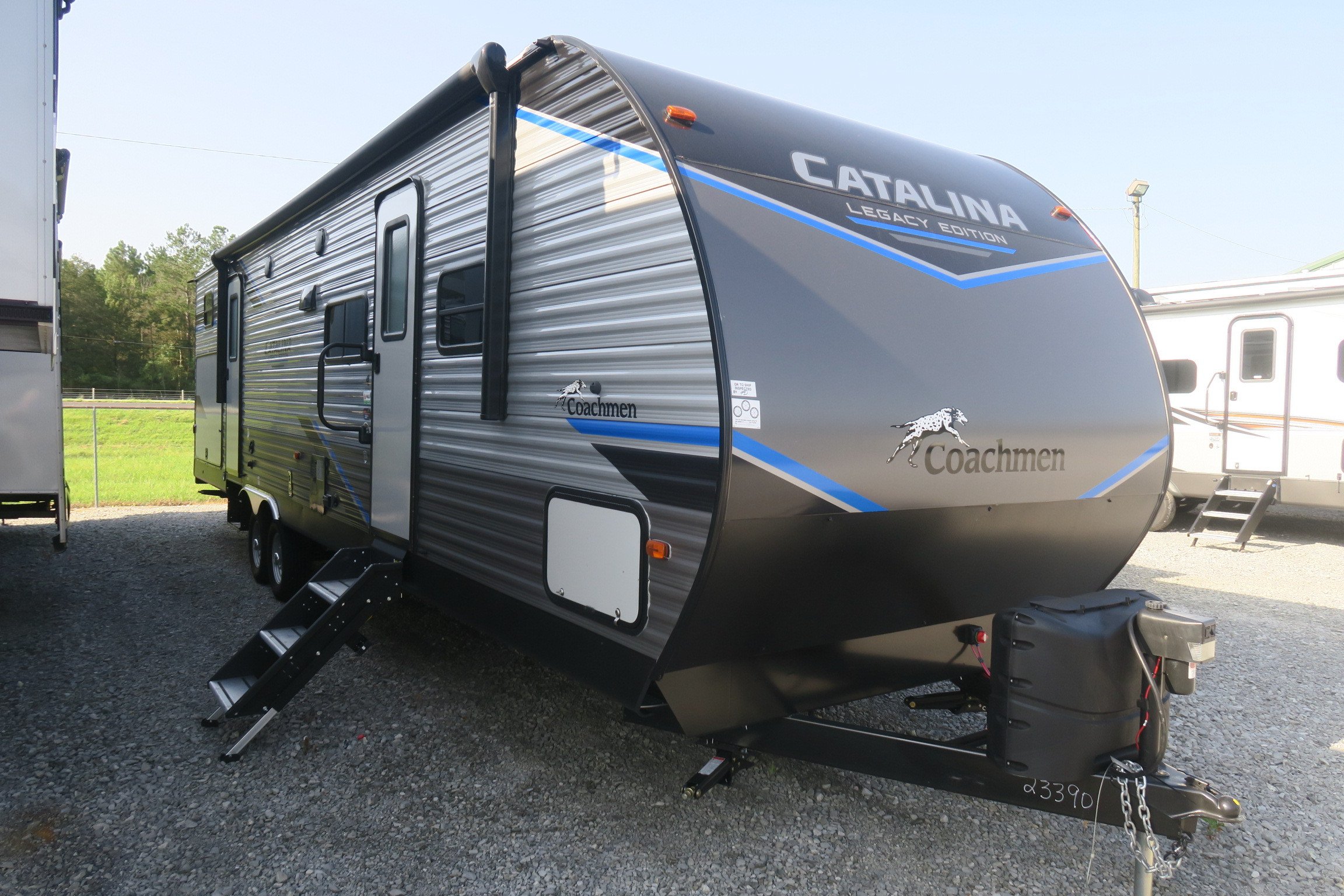 NEW 2022 CATALINA LEGACY EDITION 323BHDSCKLE - Overview | Berryland Campers