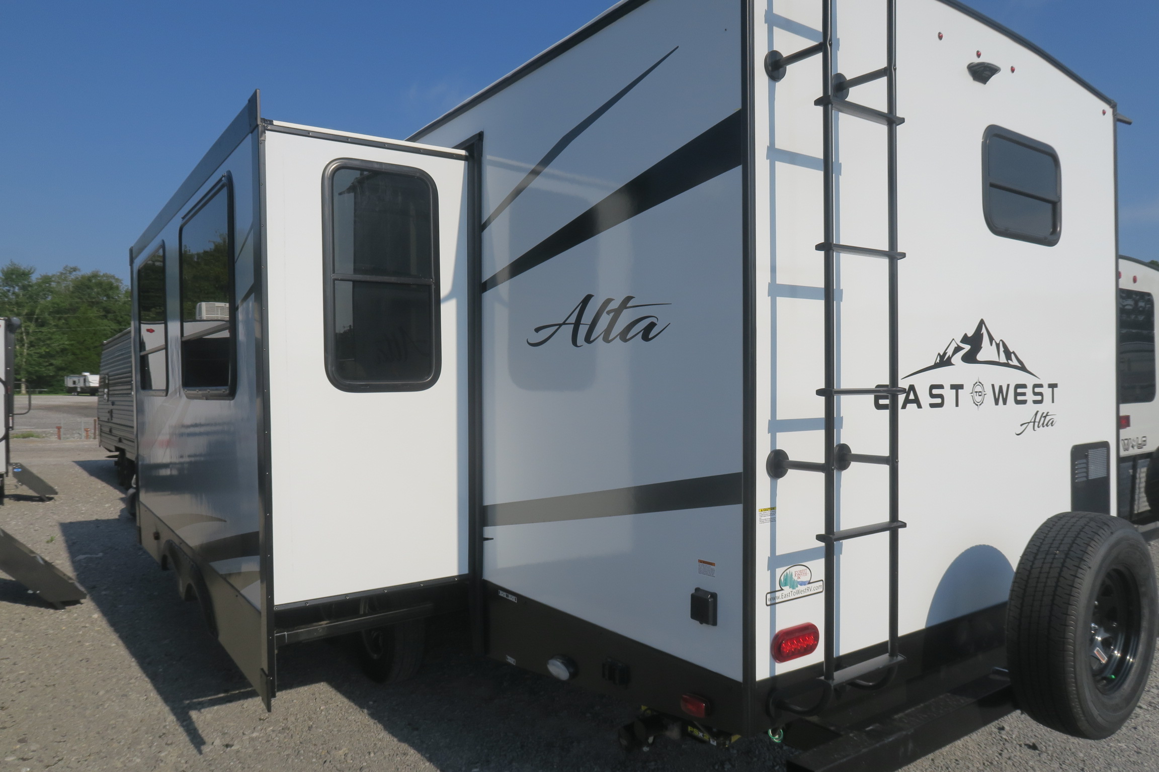 NEW 2022 ALTA 2600KRB - Overview | Berryland Campers