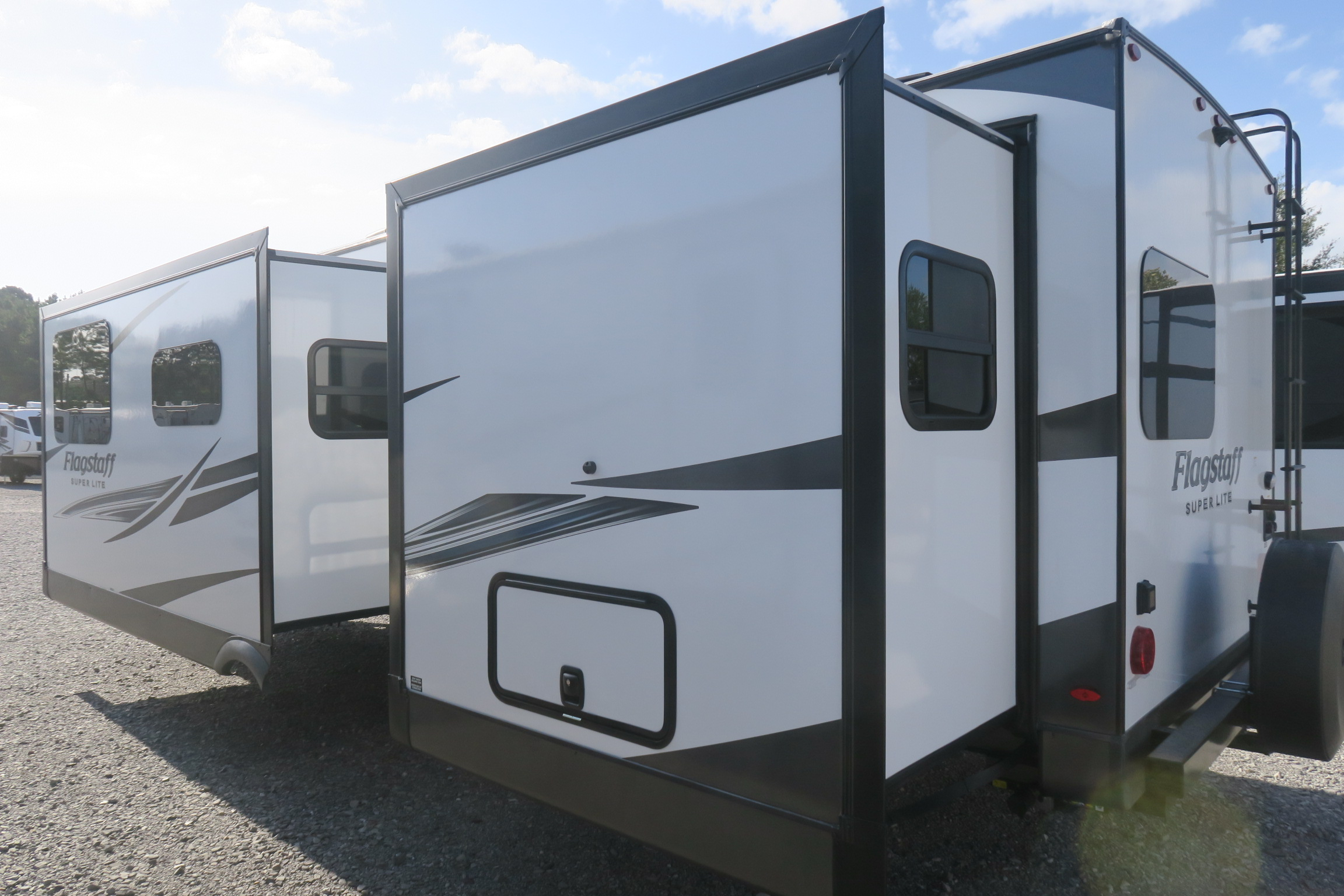 NEW 2022 FLAGSTAFF SUPER LITE 26FKBS - Overview | Berryland Campers