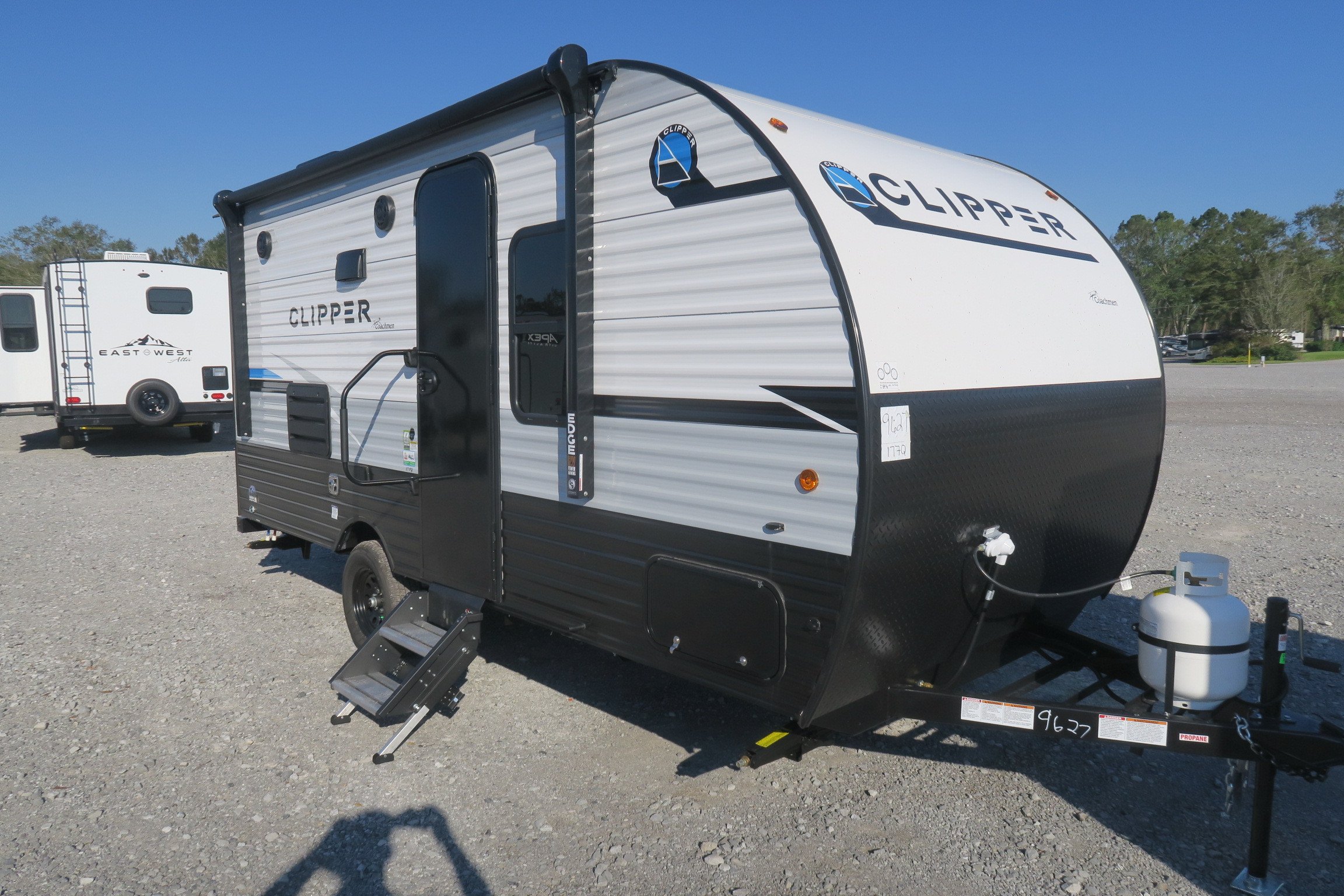 NEW 2022 CLIPPER CADET 17FQ - Overview | Berryland Campers