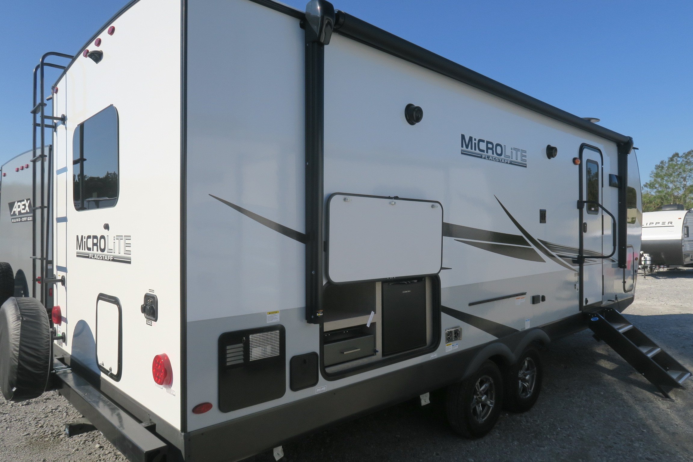 NEW 2022 FLAGSTAFF MICRO LITE 25FKS - Overview | Berryland Campers