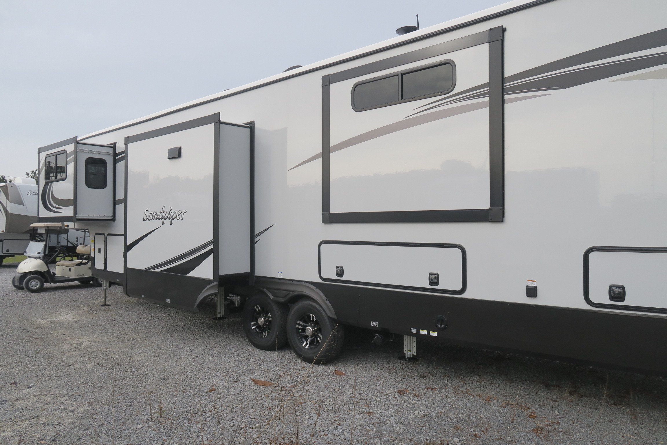 NEW 2022 SANDPIPER 391FLRB - Overview | Berryland Campers
