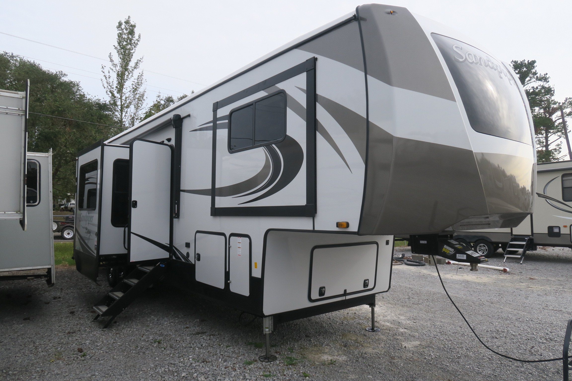 NEW 2022 SANDPIPER 391FLRB - Overview | Berryland Campers