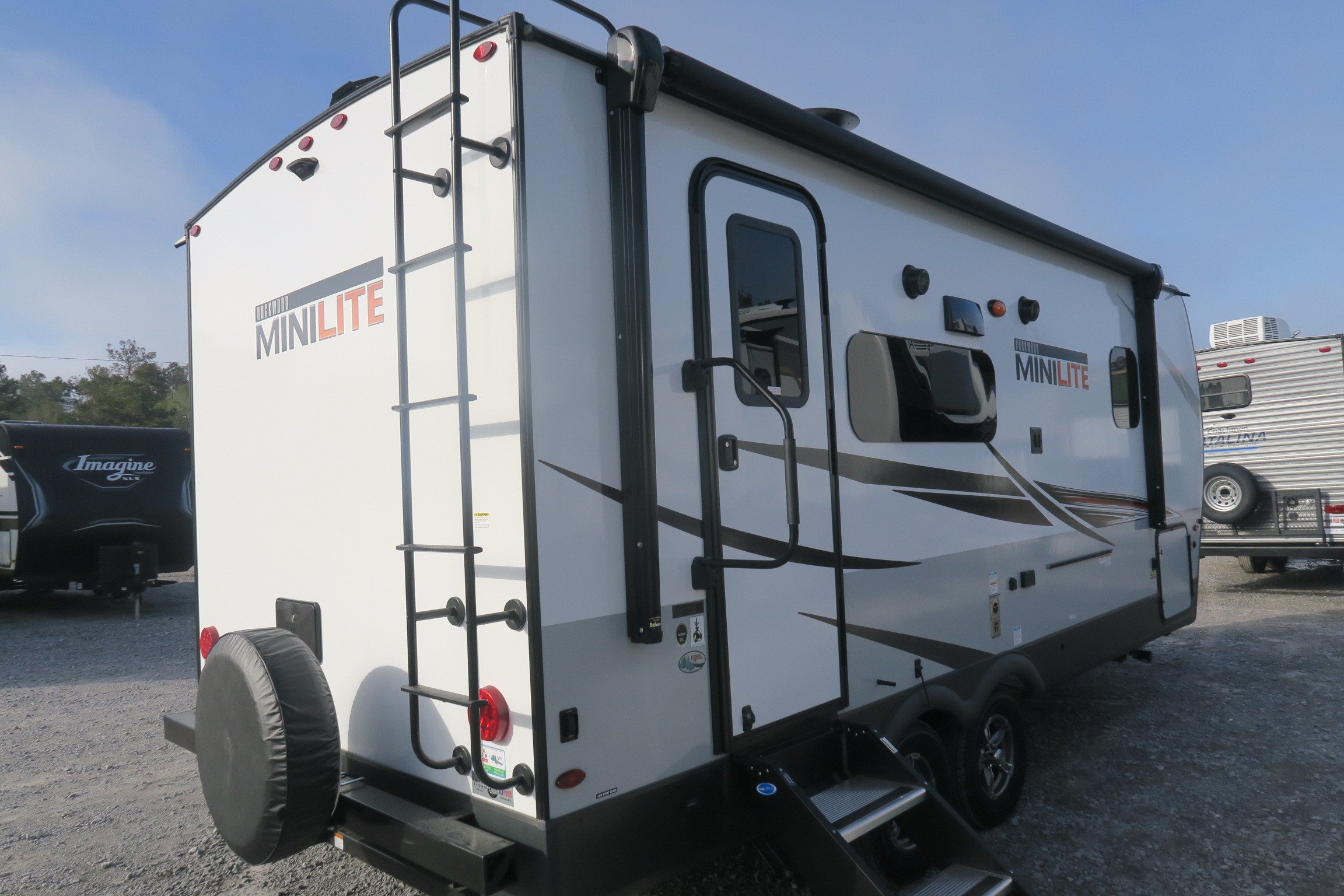 NEW 2022 ROCKWOOD MINI LITE 2205S - Overview | Berryland Campers