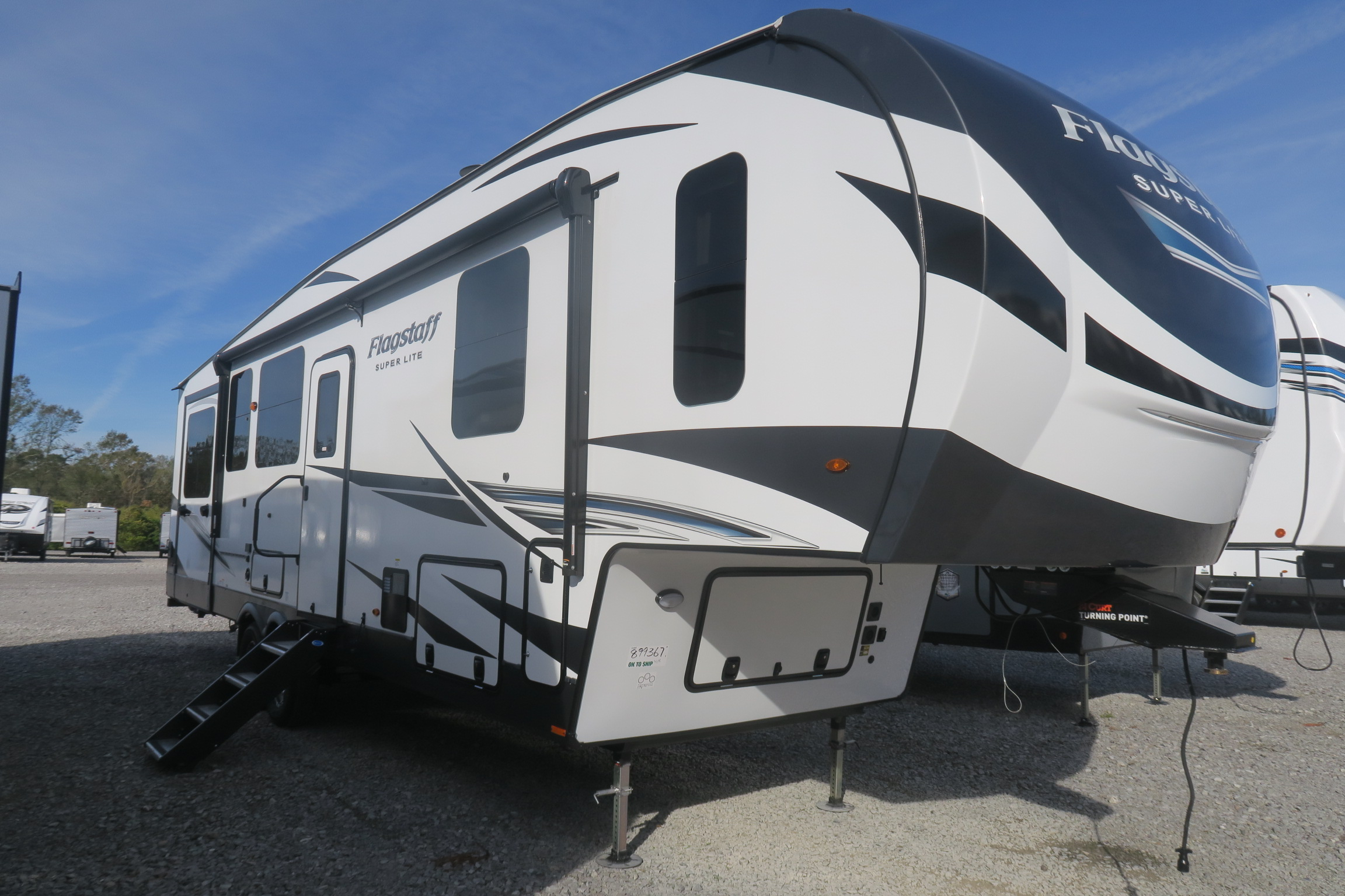 NEW 2022 FLAGSTAFF SUPER LITE 529RLBS - Overview | Berryland Campers