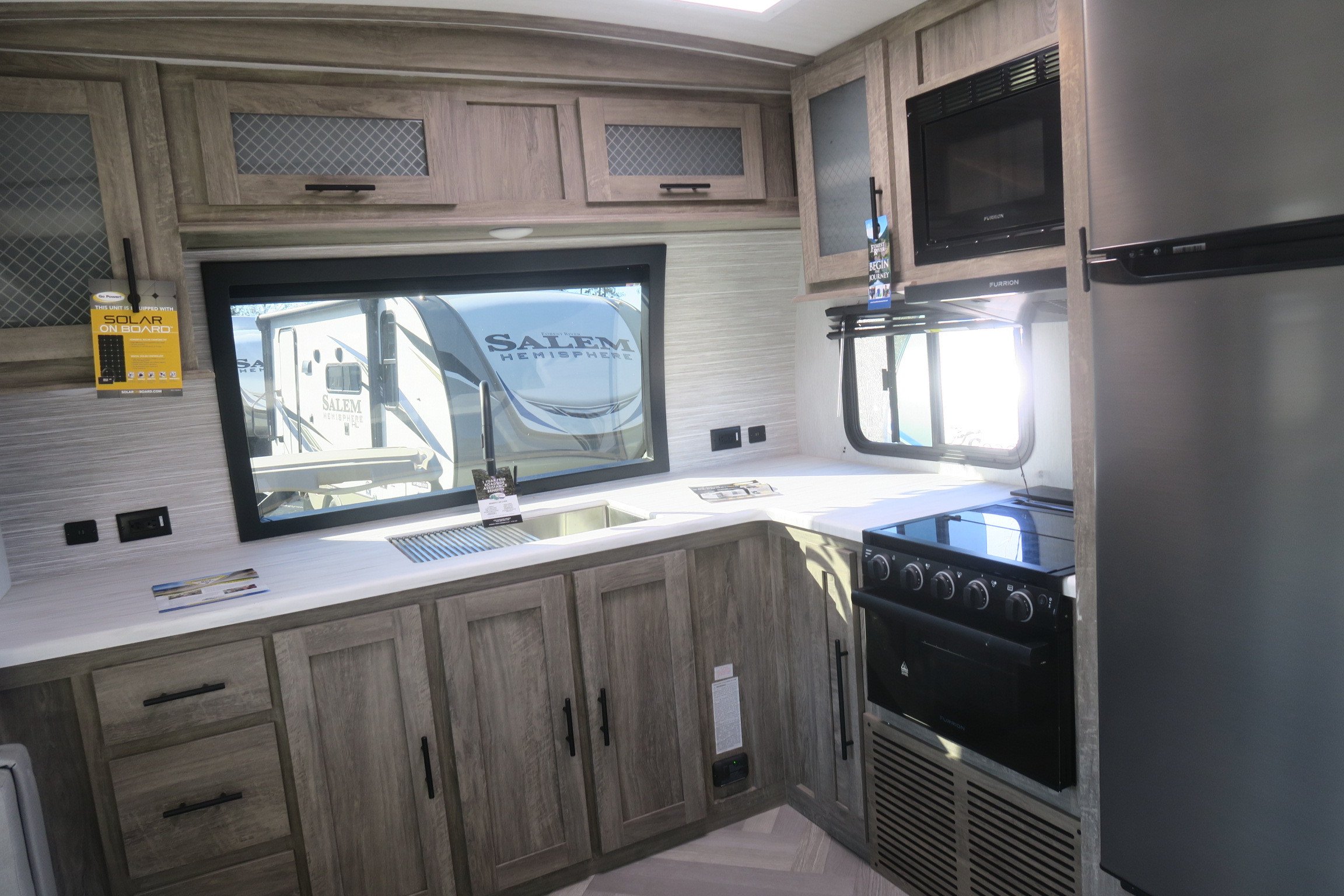 NEW 2022 SALEM HEMISPHERE GLX 270FKS - Overview | Berryland Campers