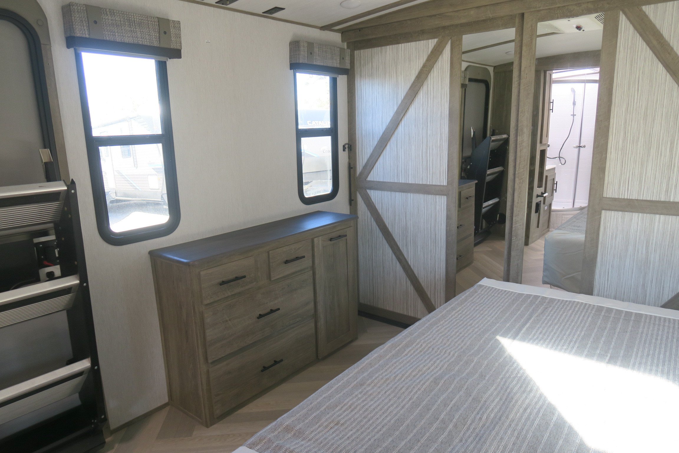 NEW 2022 SALEM HEMISPHERE GLX 270FKS - Overview | Berryland Campers