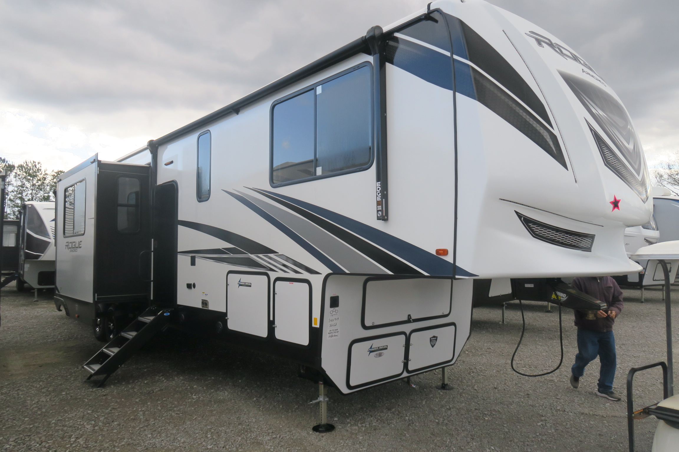 NEW 2022 VENGEANCE ROGUE ARMORED 351G2 - Overview | Berryland Campers