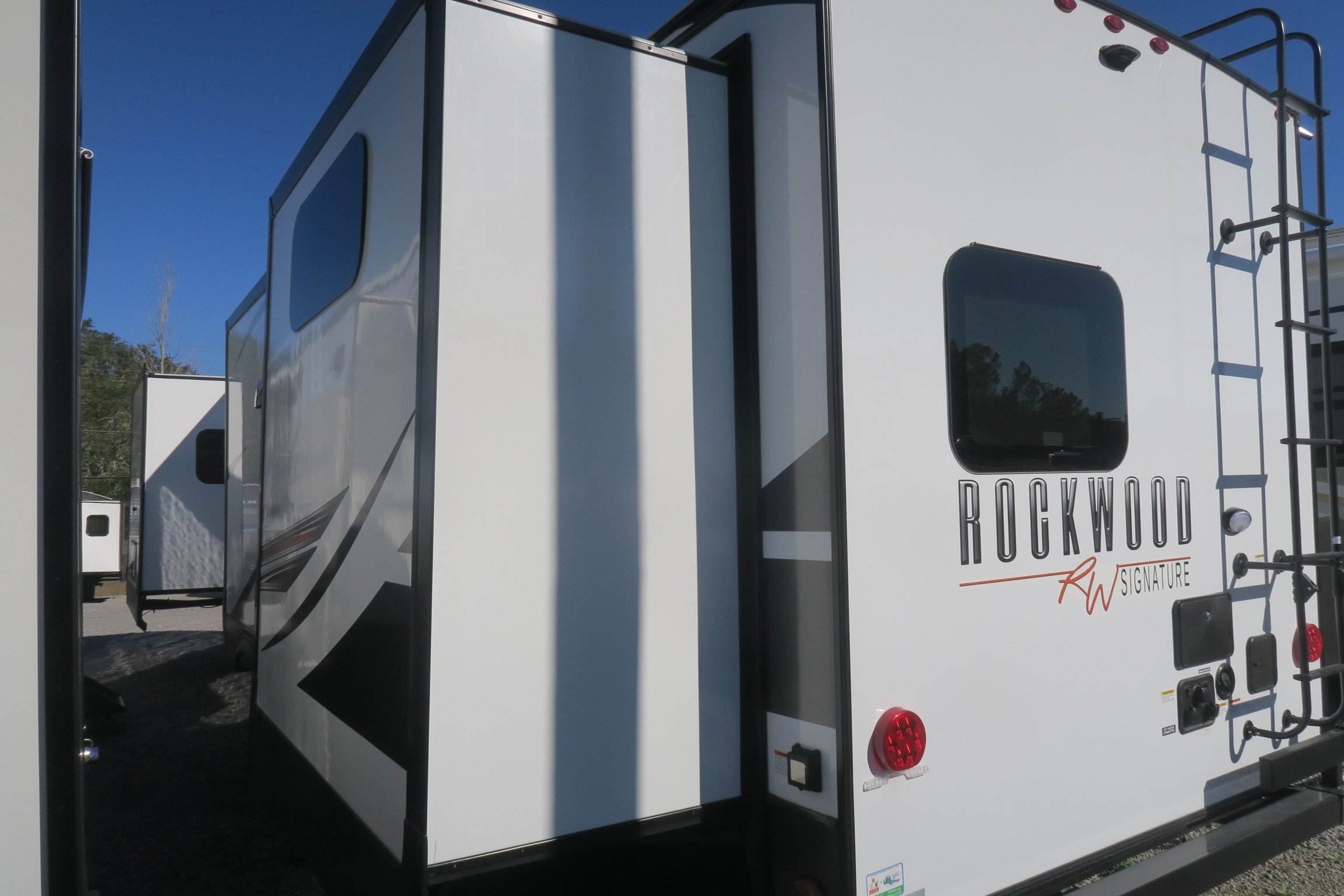 NEW 2022 ROCKWOOD SIGNATURE ULTRA LITE 8336BH - Overview | Berryland ...