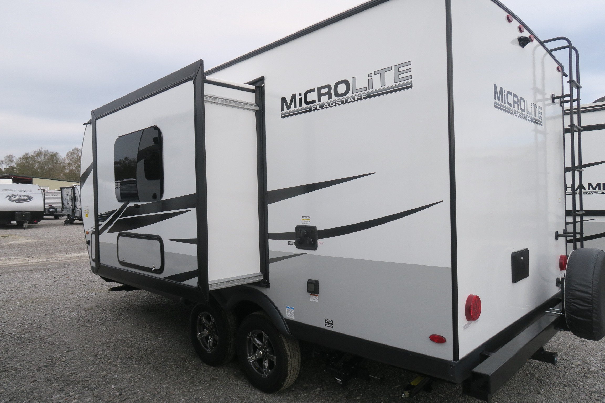 NEW 2022 FLAGSTAFF MICRO LITE 21FBRS - Overview | Berryland Campers