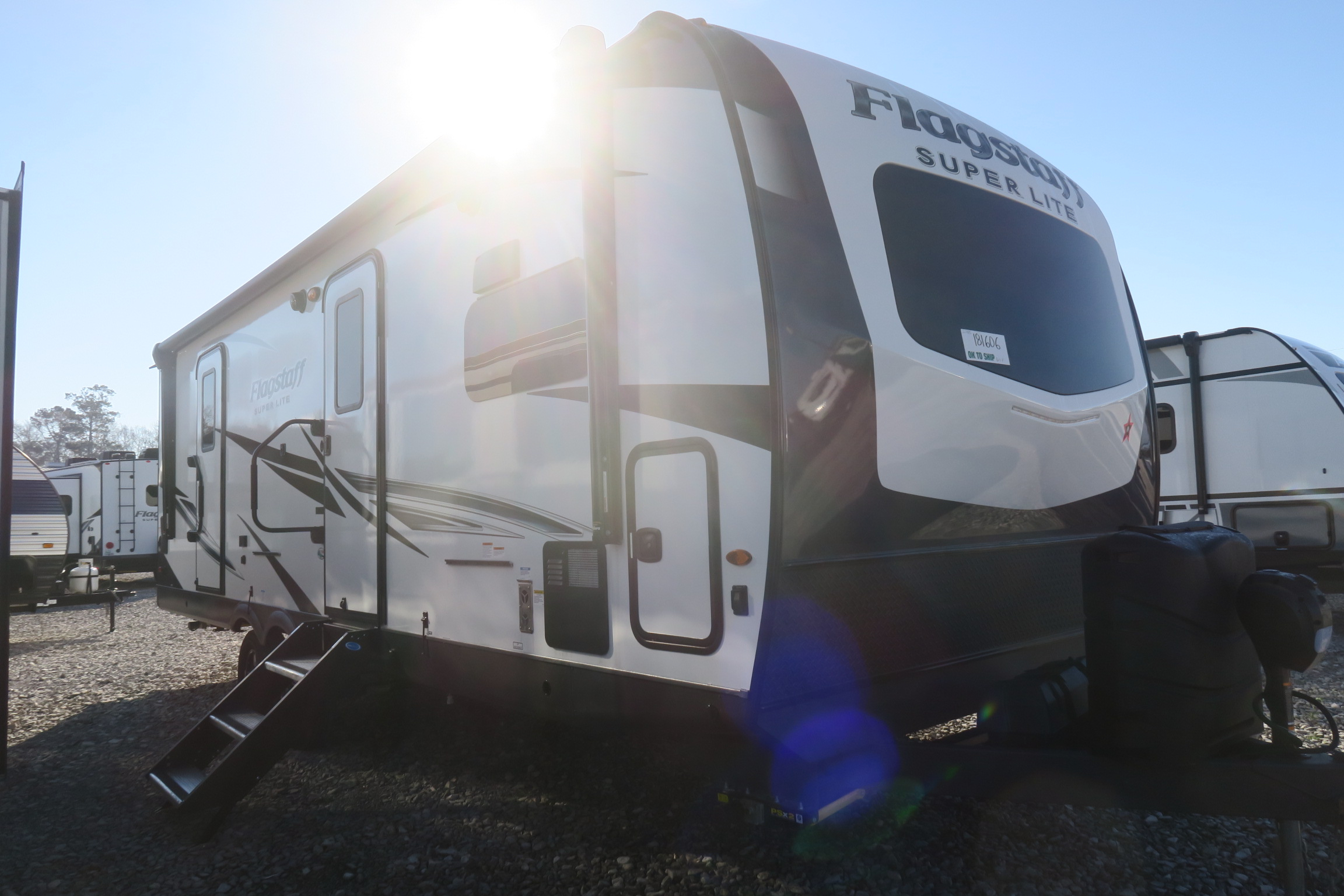 NEW 2022 FLAGSTAFF SUPER LITE 26FKBS - Overview | Berryland Campers