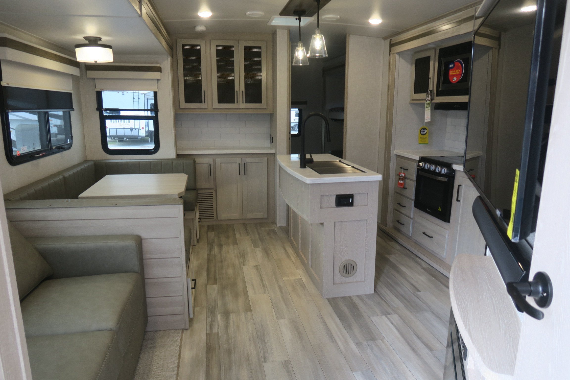 NEW 2022 ROCKWOOD SIGNATURE ULTRA LITE 8336BH - Overview | Berryland ...