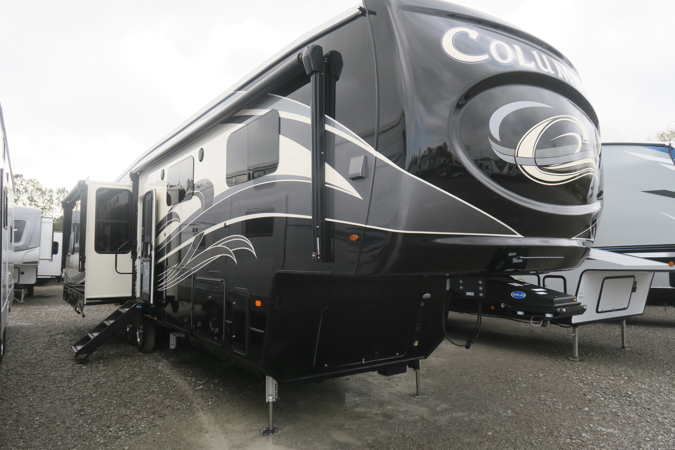 NEW 2022 COLUMBUS 379MB - Overview | Berryland Campers