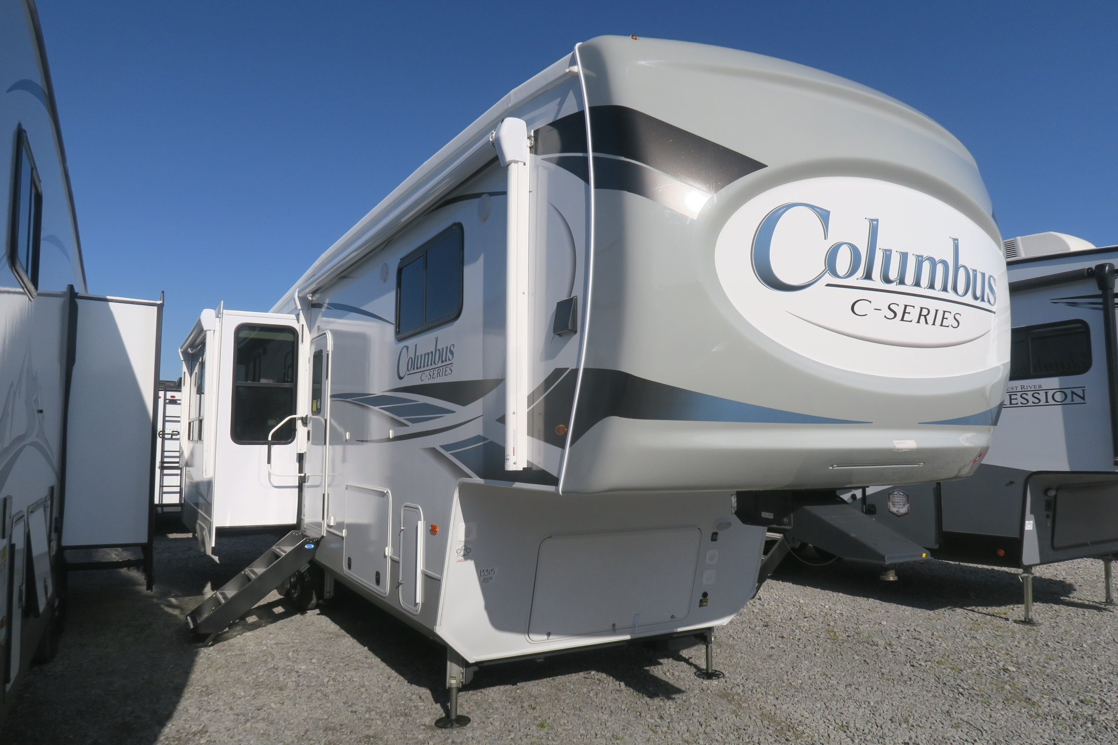 NEW 2022 COLUMBUS 299RLC - Overview | Berryland Campers